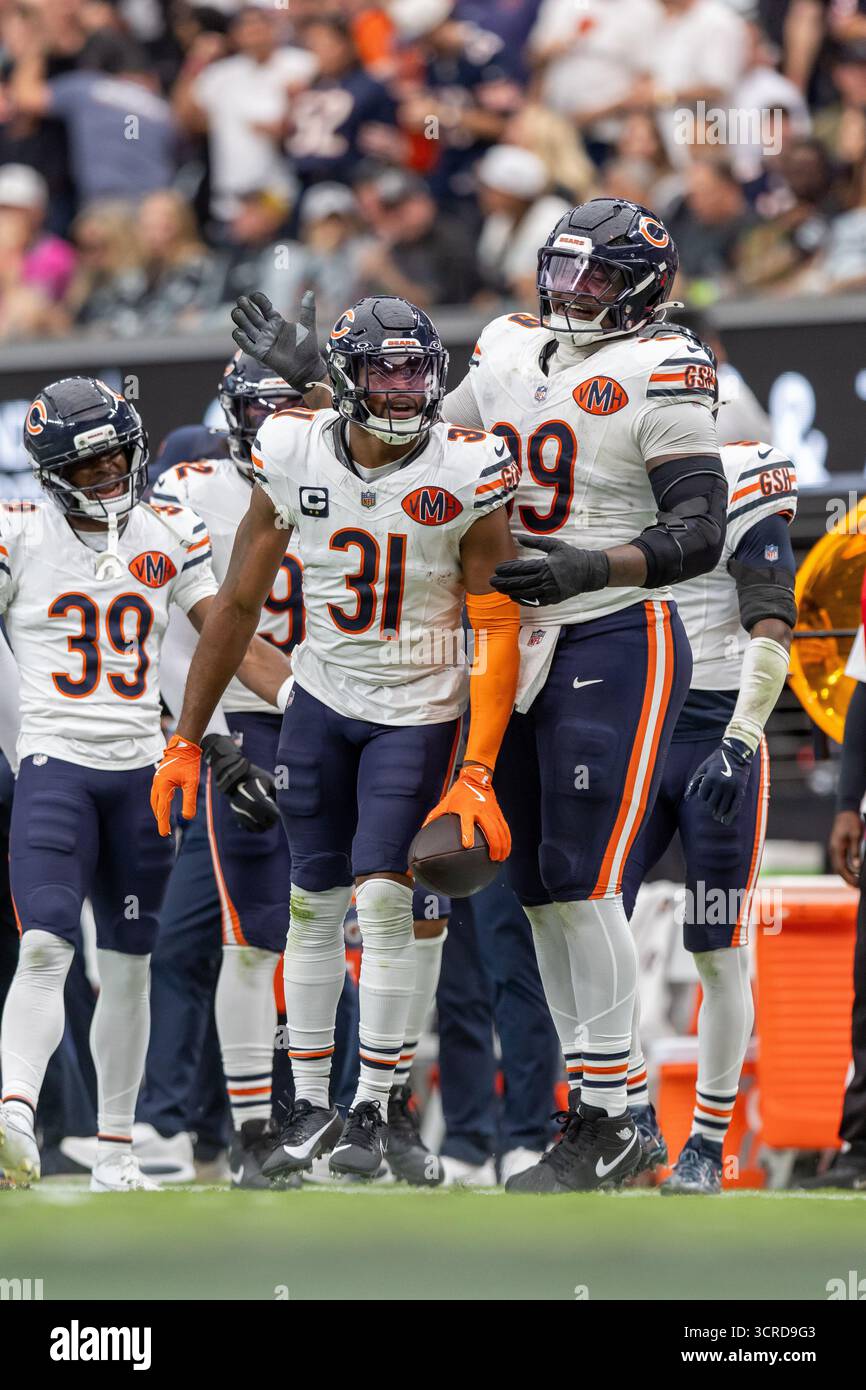 Chicago Bears safety Kevin Byard III (31) intercepts a pass and ...