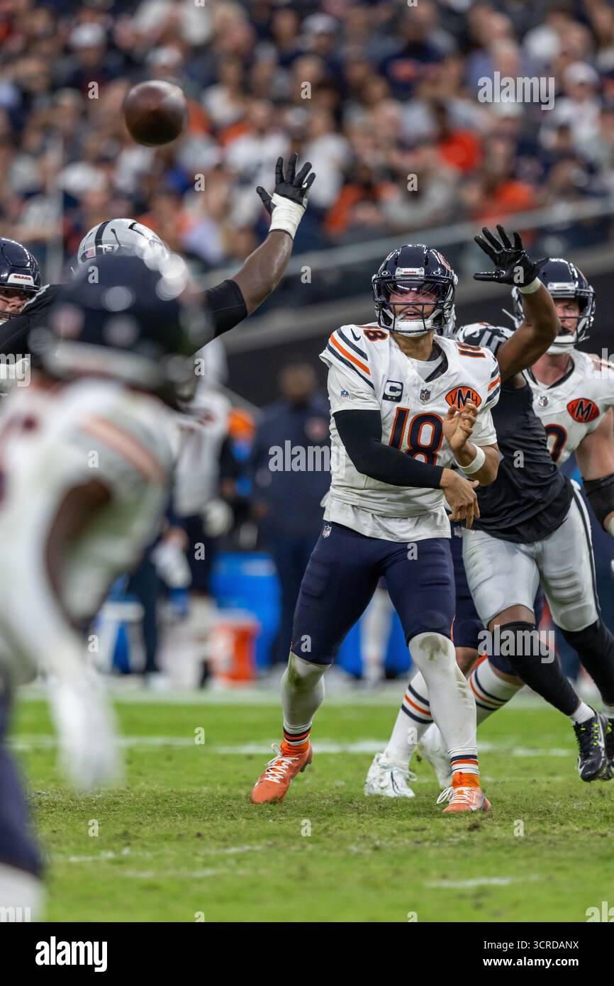 Chicago Bears quarterback Caleb Williams (18) passes the ball against ...