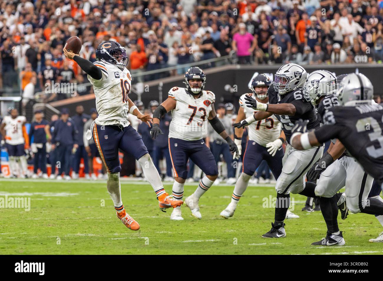 Chicago Bears quarterback Caleb Williams (18) passes the ball against ...