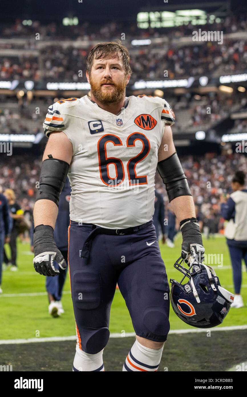 Chicago Bears guard Joe Thuney (62) exits the field after the Bears ...