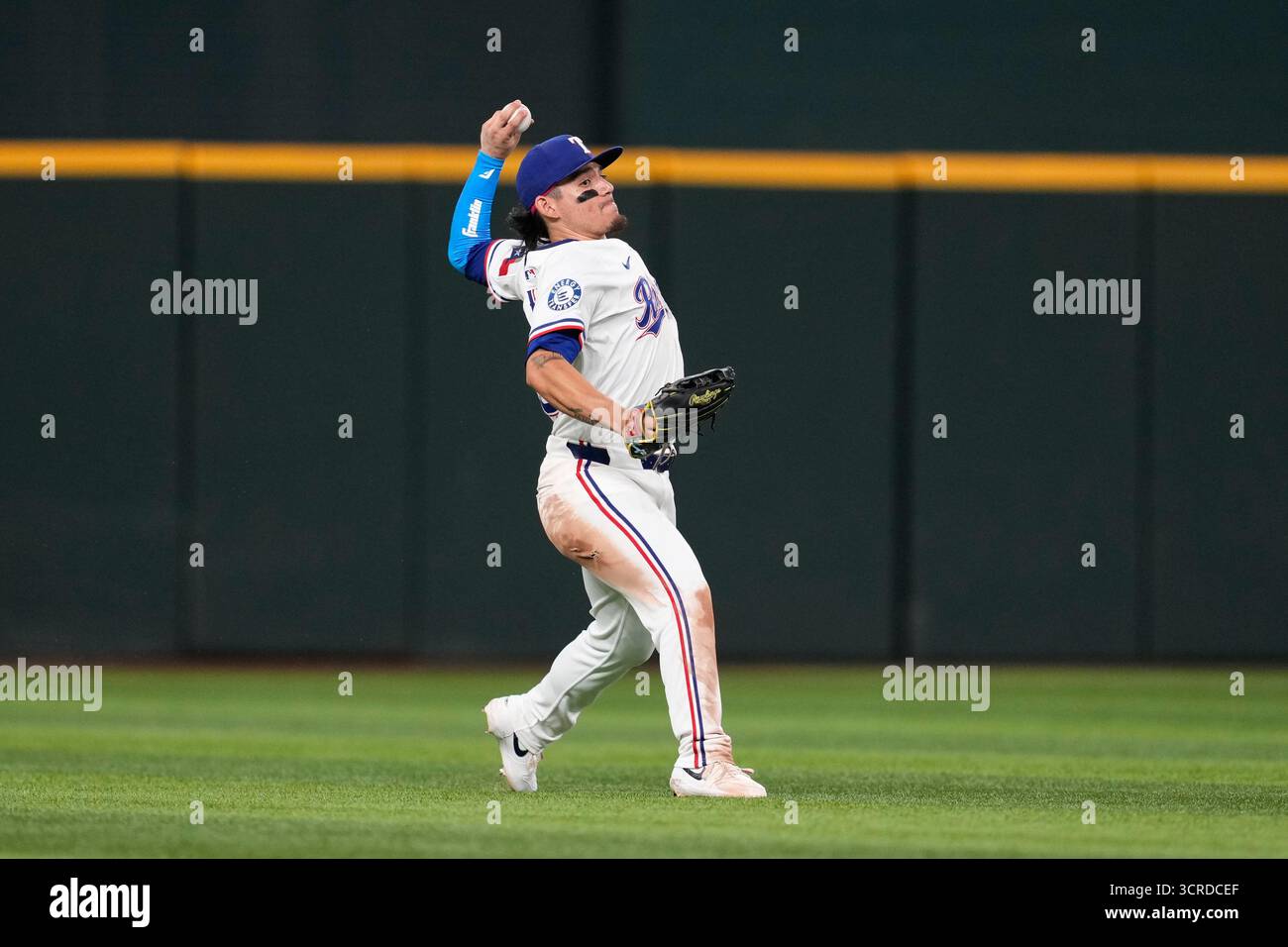 Texas Rangers left fielder Alejandro Osuna throws the ball in during a ...