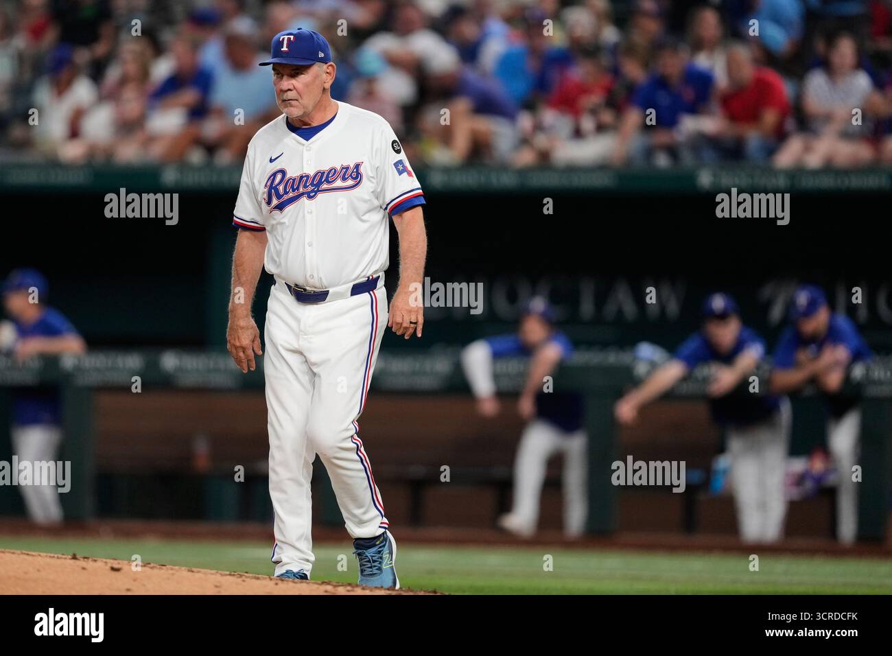 Texas Rangers manager Bruce Bochy walks to the mound to make a pitching ...