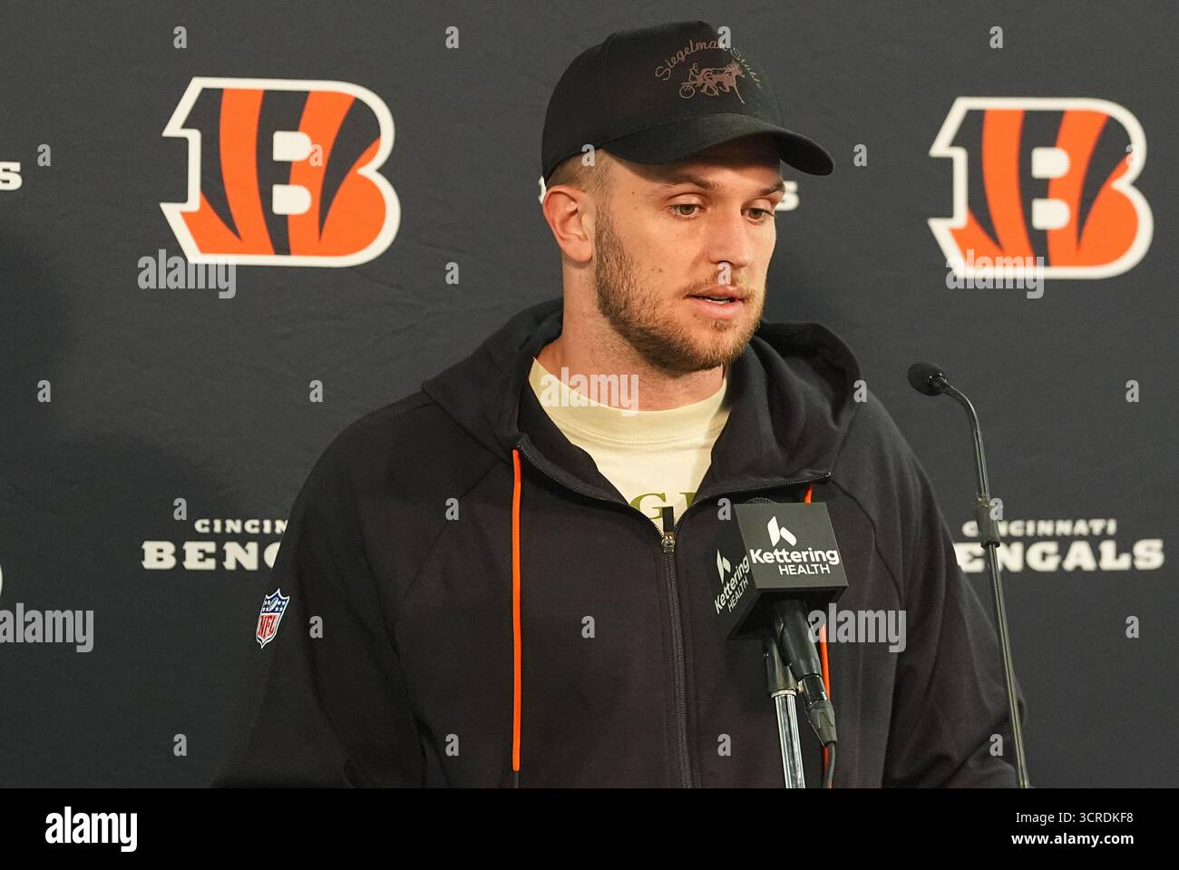 Cincinnati Bengals quarterback Jake Browning (6) responds to questions ...