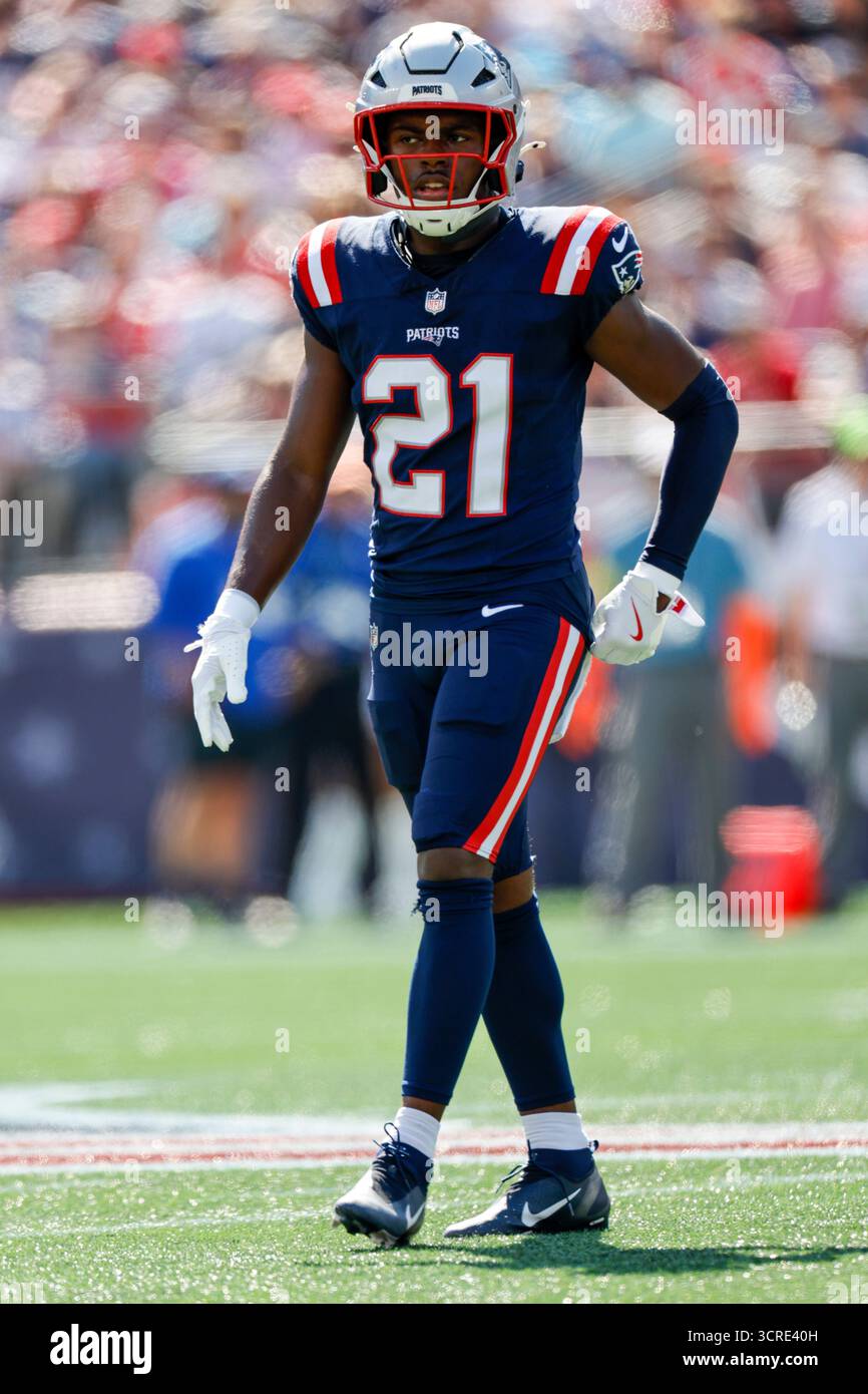 New England Patriots safety Jaylinn Hawkins (21) drops into coverage ...