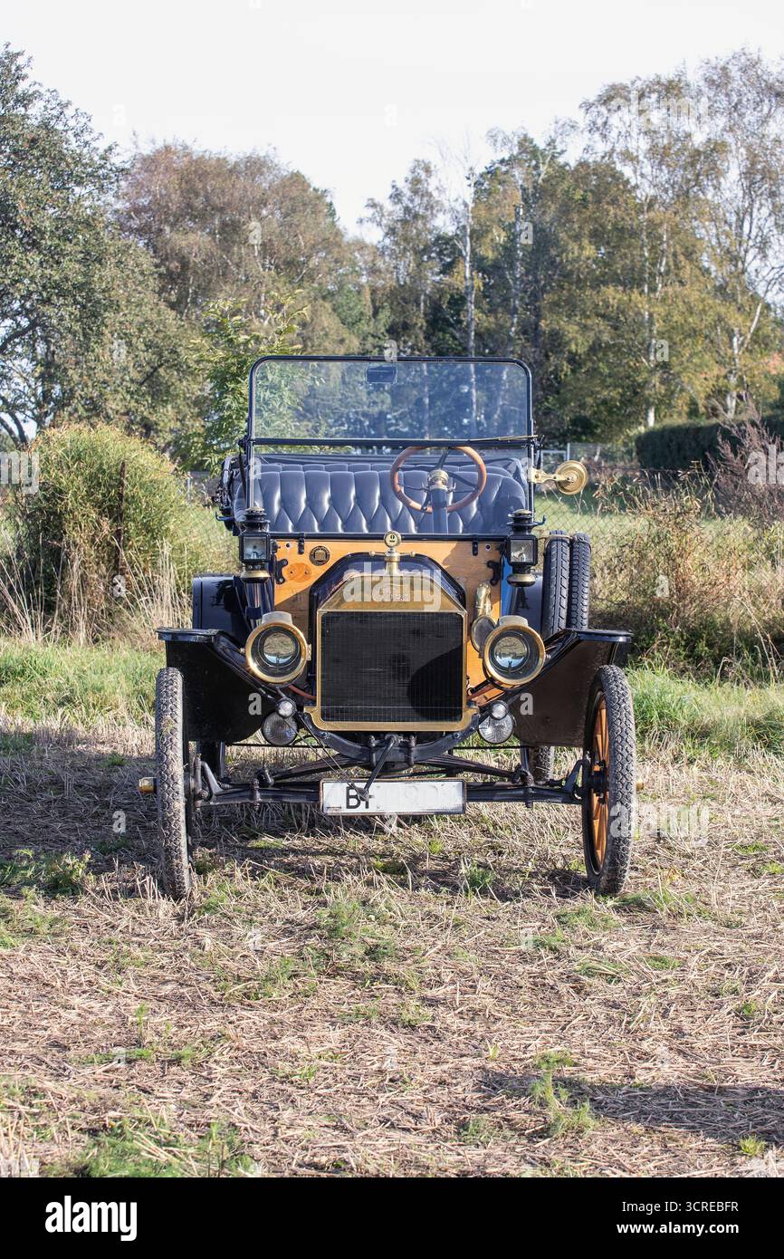 Ford T Open Touring, a classic car known for its design and historical ...