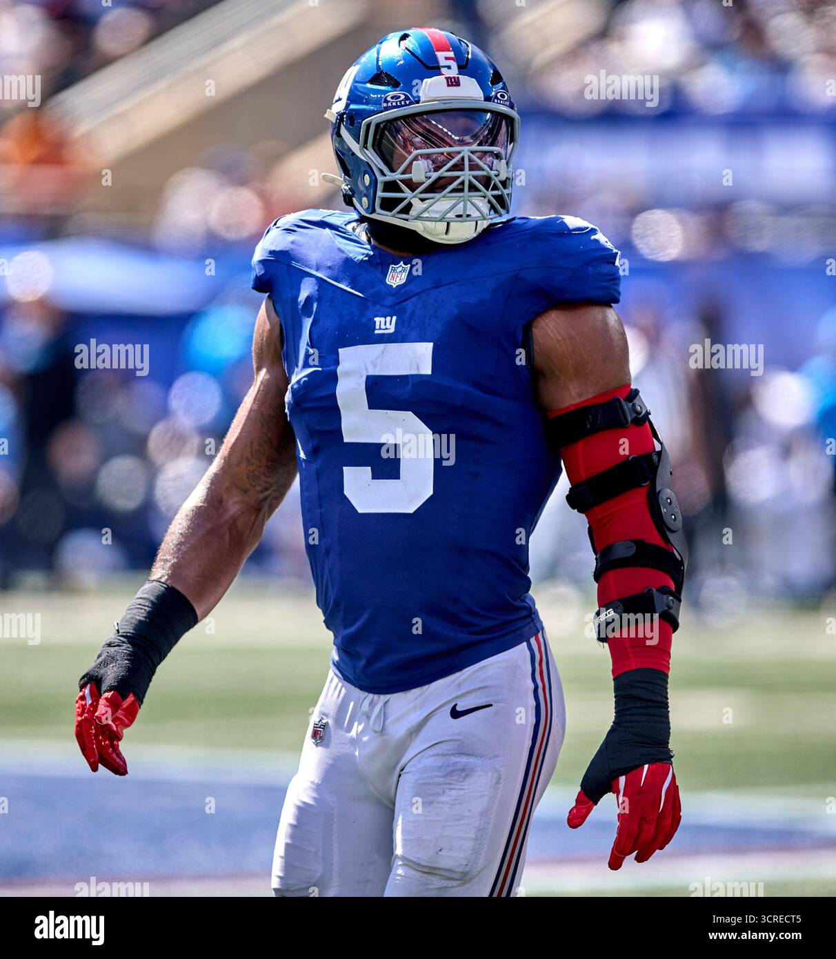 New York Giants linebacker Kayvon Thibodeaux (5) against the Los ...