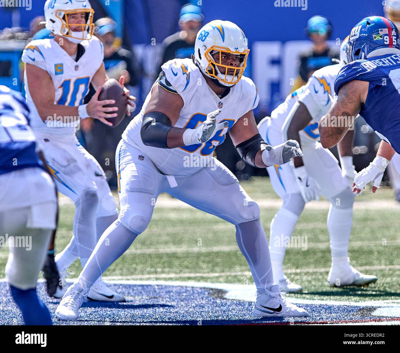 Los Angeles Chargers guard Jamaree Salyer (68) against the New York ...