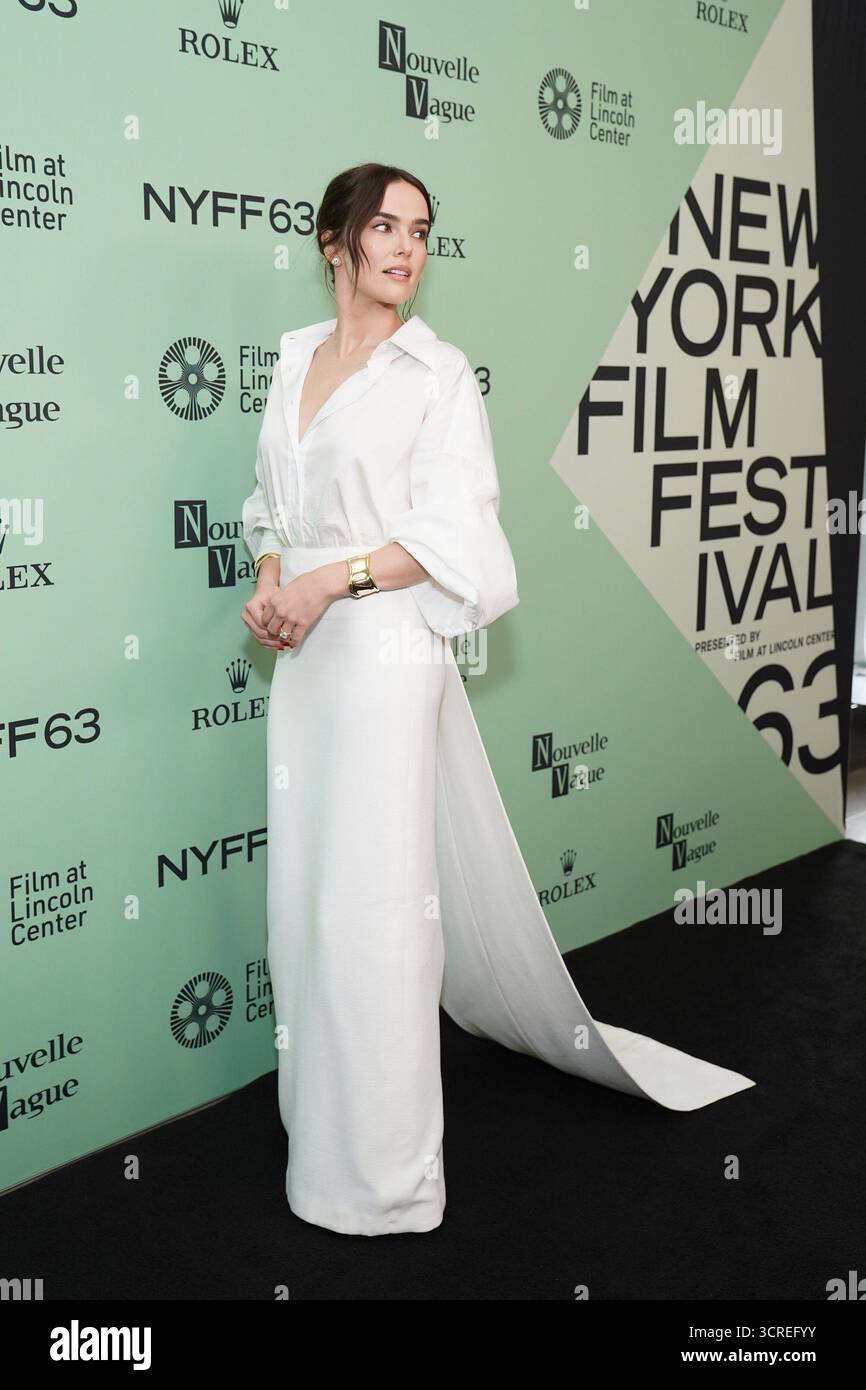 Ny. 30th Sep, 2025. Zoey Deutch at arrivals for NOUVELLE VAGUE Premiere ...