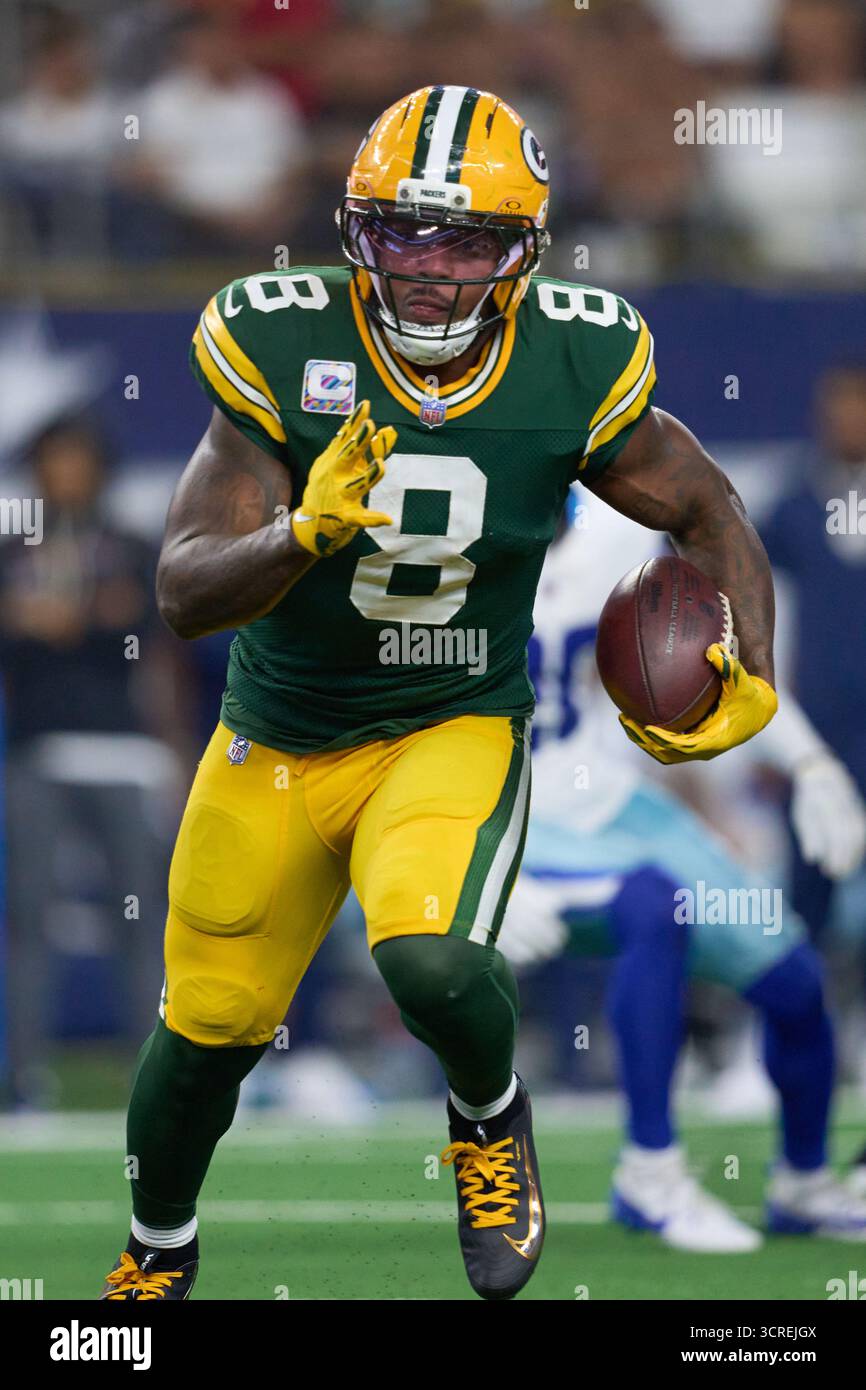Green Bay Packers running back Josh Jacobs (8) runs the ball against ...
