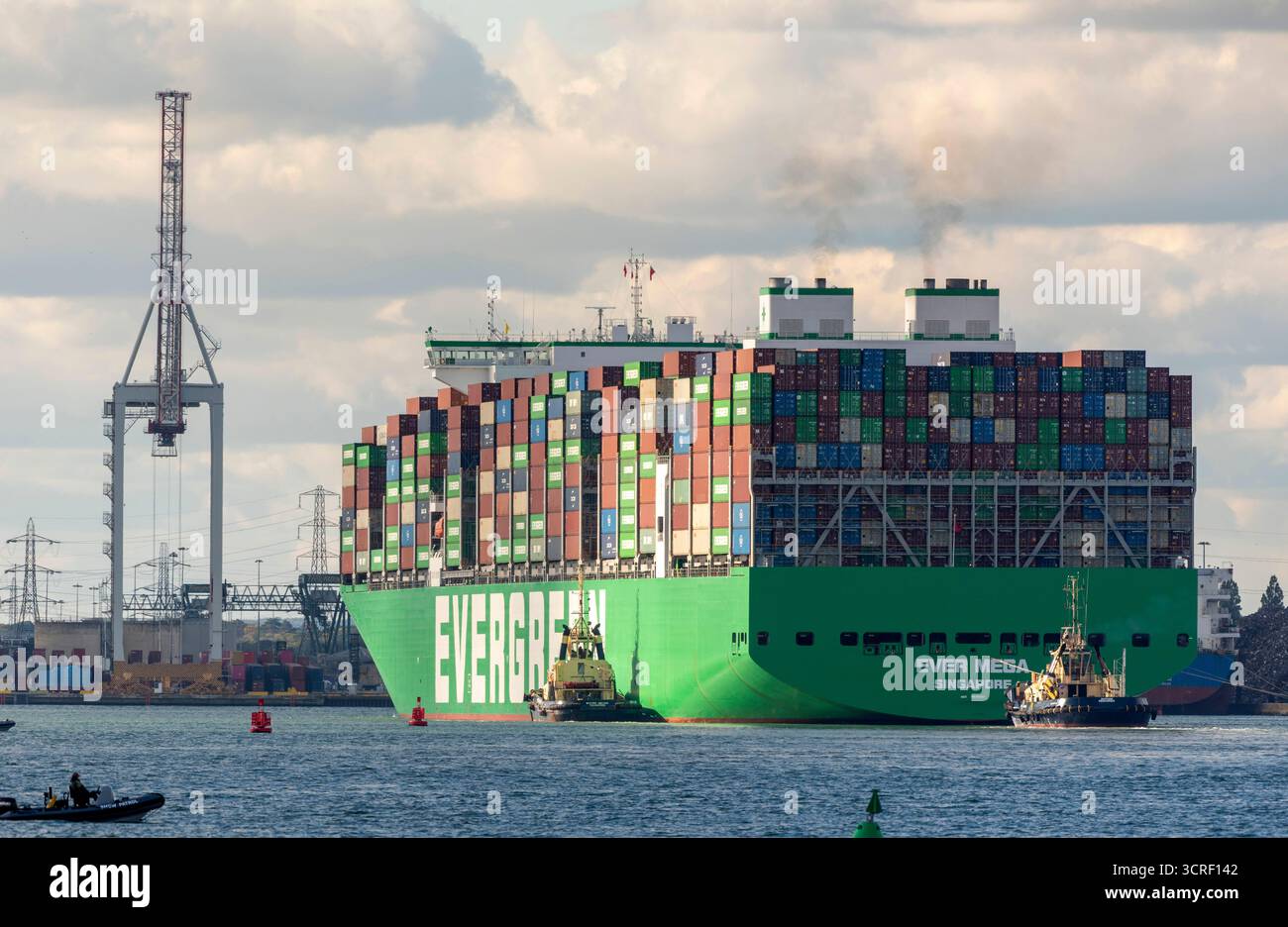 Shipping industrym terminal hi-res stock photography and images - Alamy