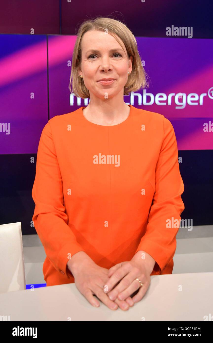 Helene Bubrowski in der ARD-Talkshow maischberger im Studio Berlin ...