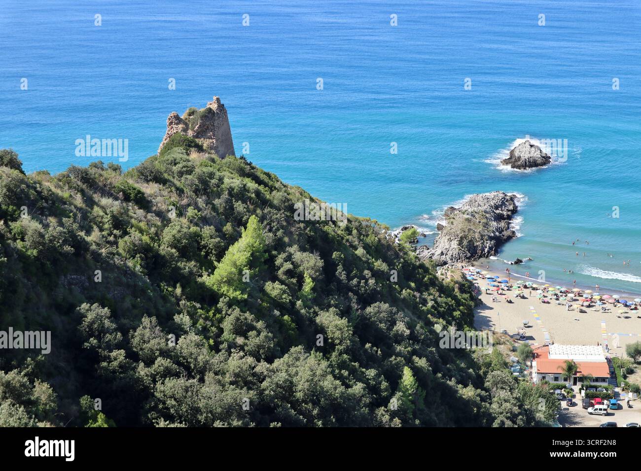 Marina di Ascea - Punta del Telegrafo dal tratto intermedio del ...