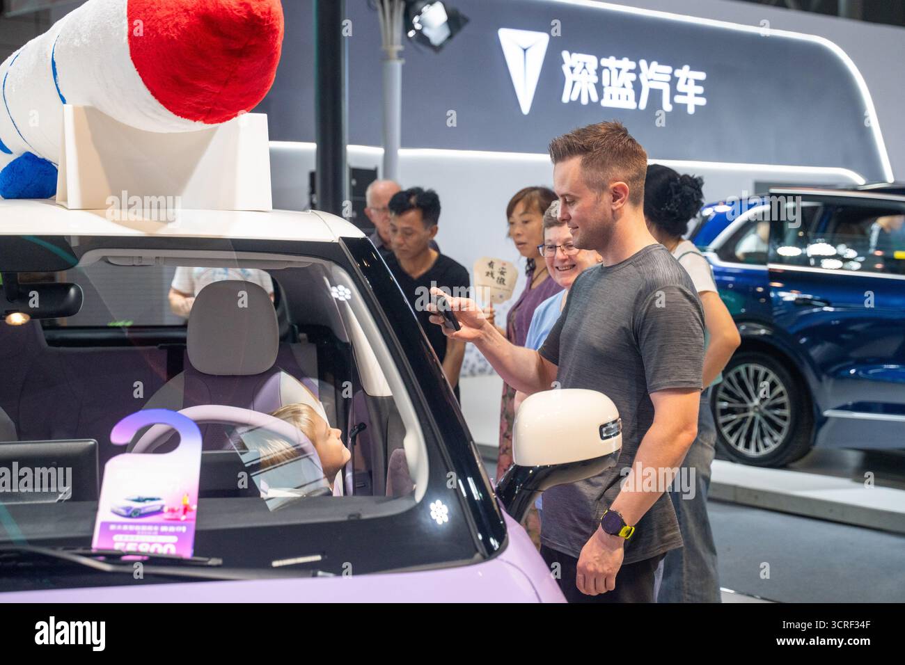 HEFEI, CHINA - OCTOBER 1, 2025 - Foreign visitors experience NIO new ...