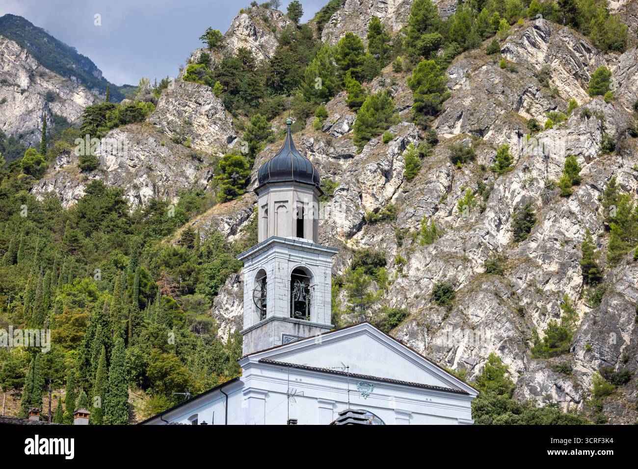Gardasee, Sommer 2025. Italien, Limone sul Garda am 25.08.2025: Blick ...