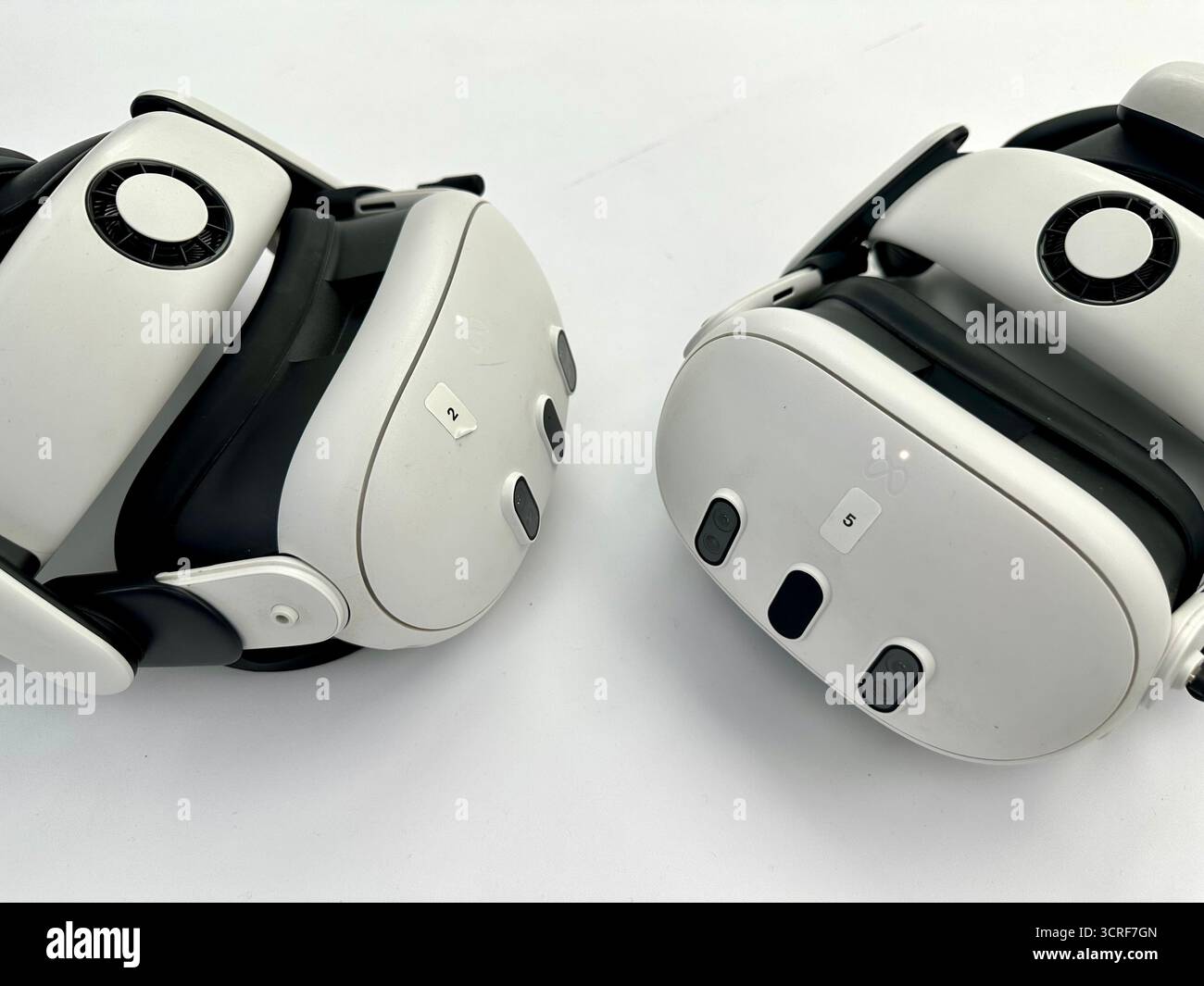 Meta quest virtual reality hi-res stock photography and images - Alamy