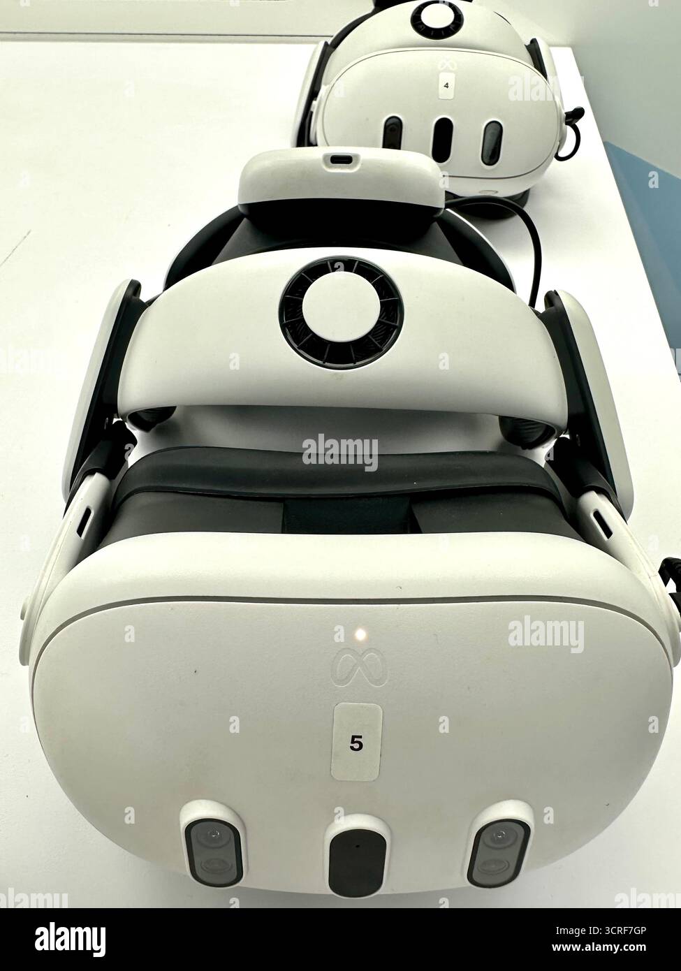 Meta quest virtual reality hi-res stock photography and images - Alamy