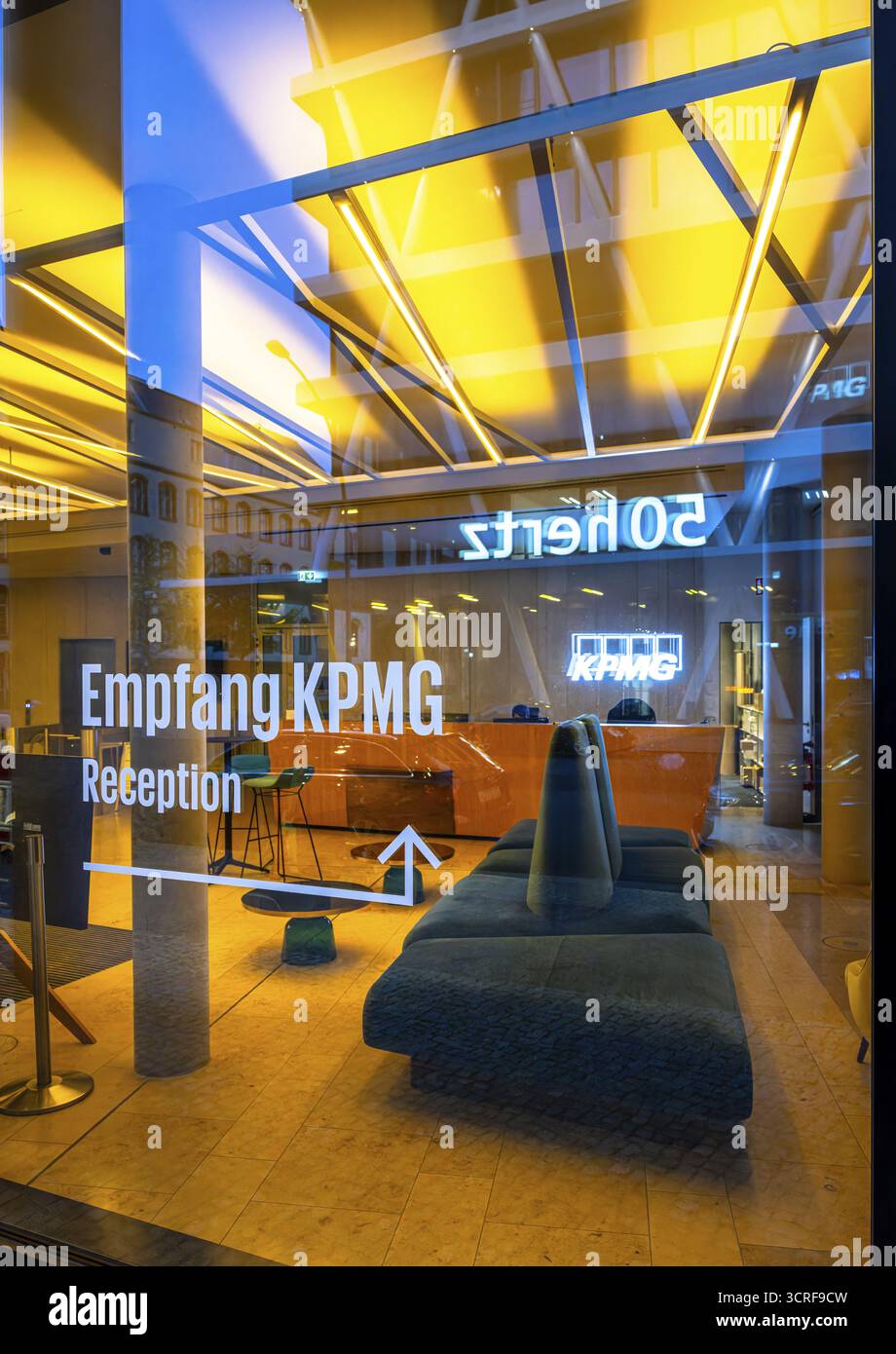 The picture shows the interior view of the modern foyer of KPMG Haus am ...