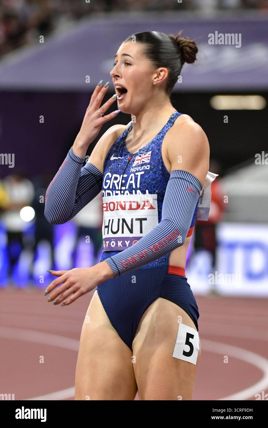 Amy Hunt of Great Britain & Ni celebrate winning a silver medal in the ...