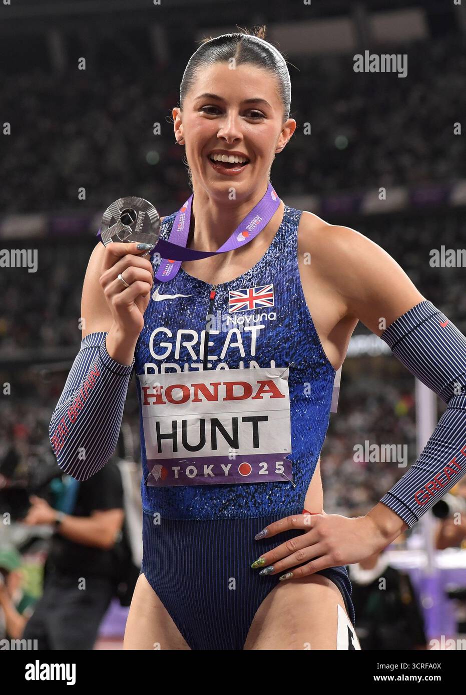Amy Hunt of Great Britain & Ni celebrate winning a silver medal in the ...