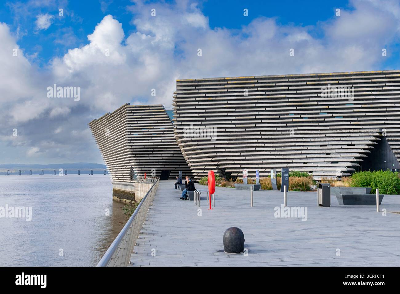 V&A Dundee design museum Dundee Scotland building designed by Kengo ...