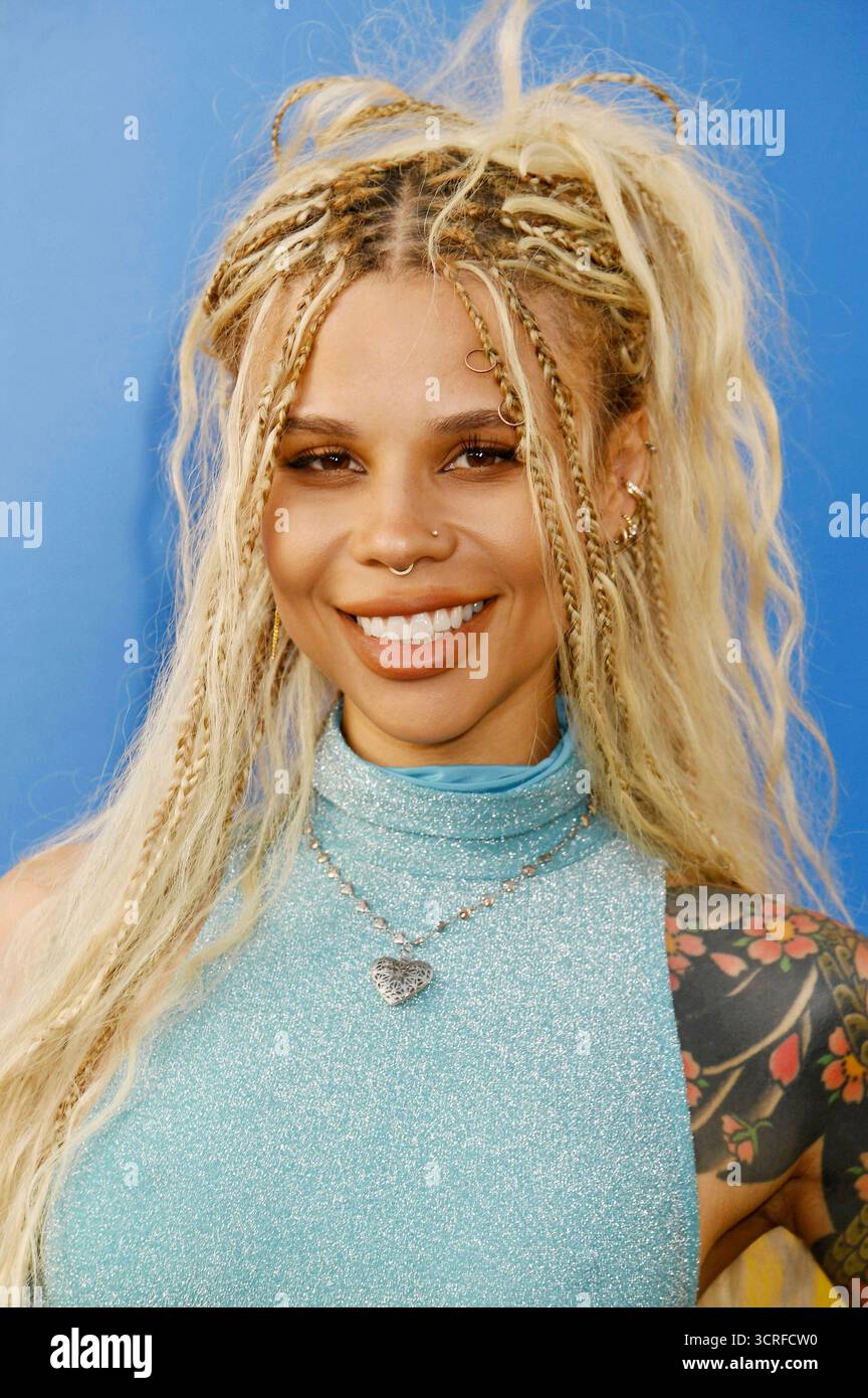 Eleanor Barnes / Snitchery bei der Premiere des Kinofilms Der ...