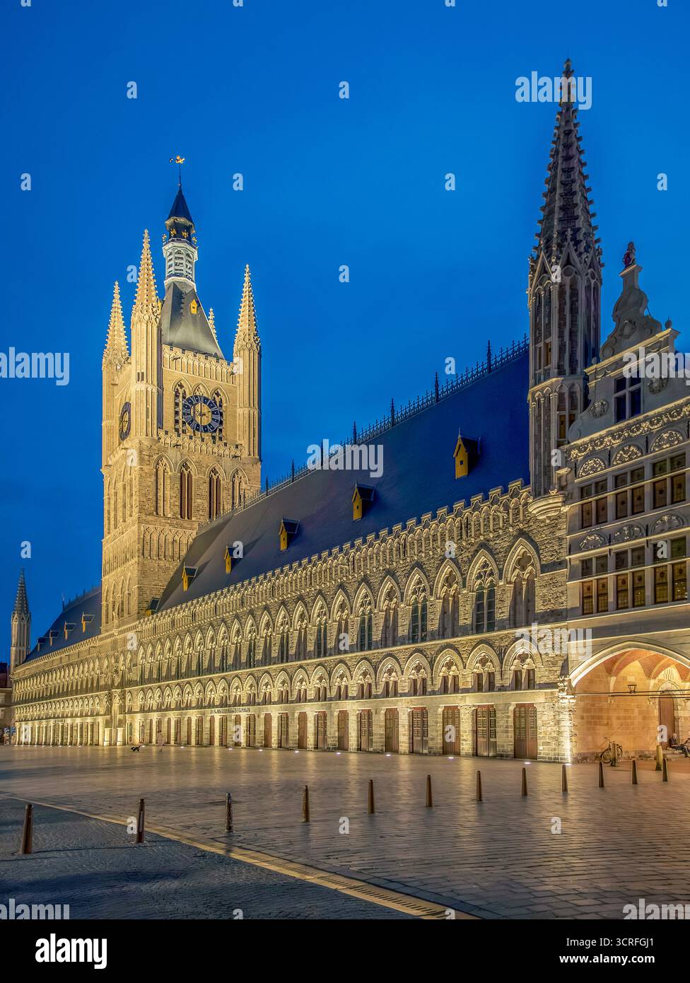 Tourist attractions in ypres hi-res stock photography and images - Alamy