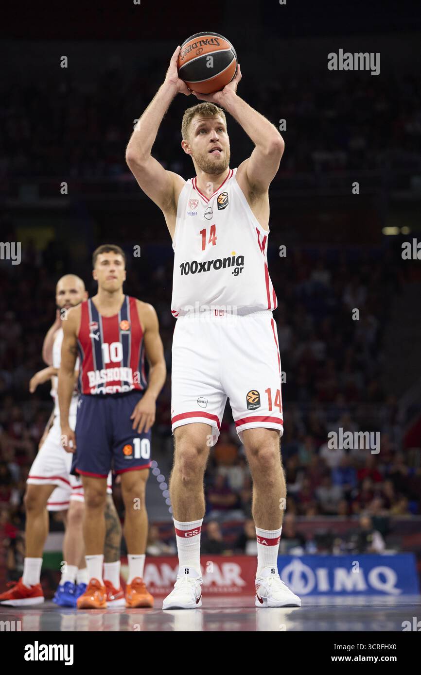 Sasha Vezenkov of Olympiacos Piraeus during the Turkish Airlines ...