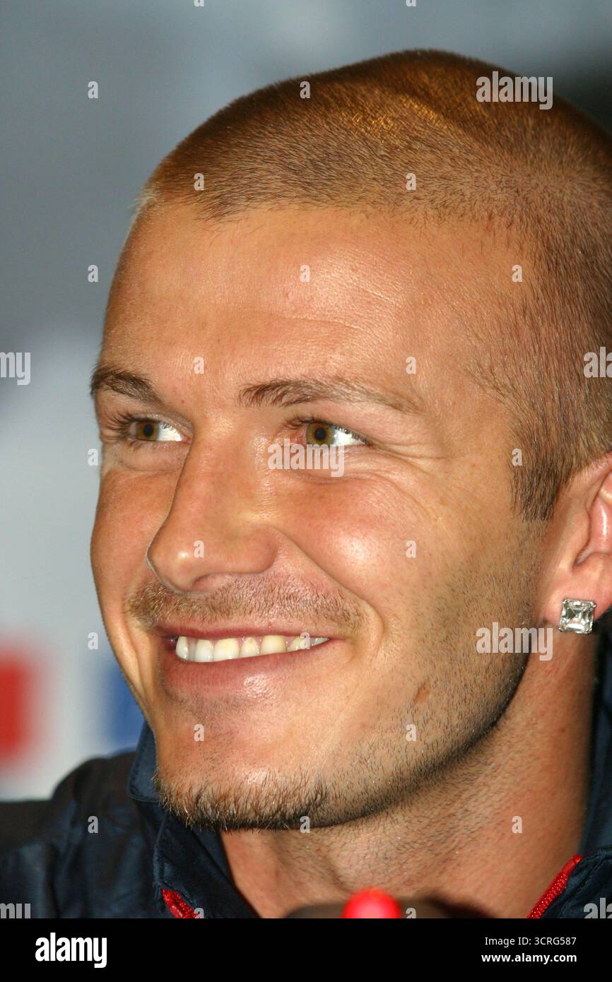 David beckham 2004 hi-res stock photography and images - Alamy