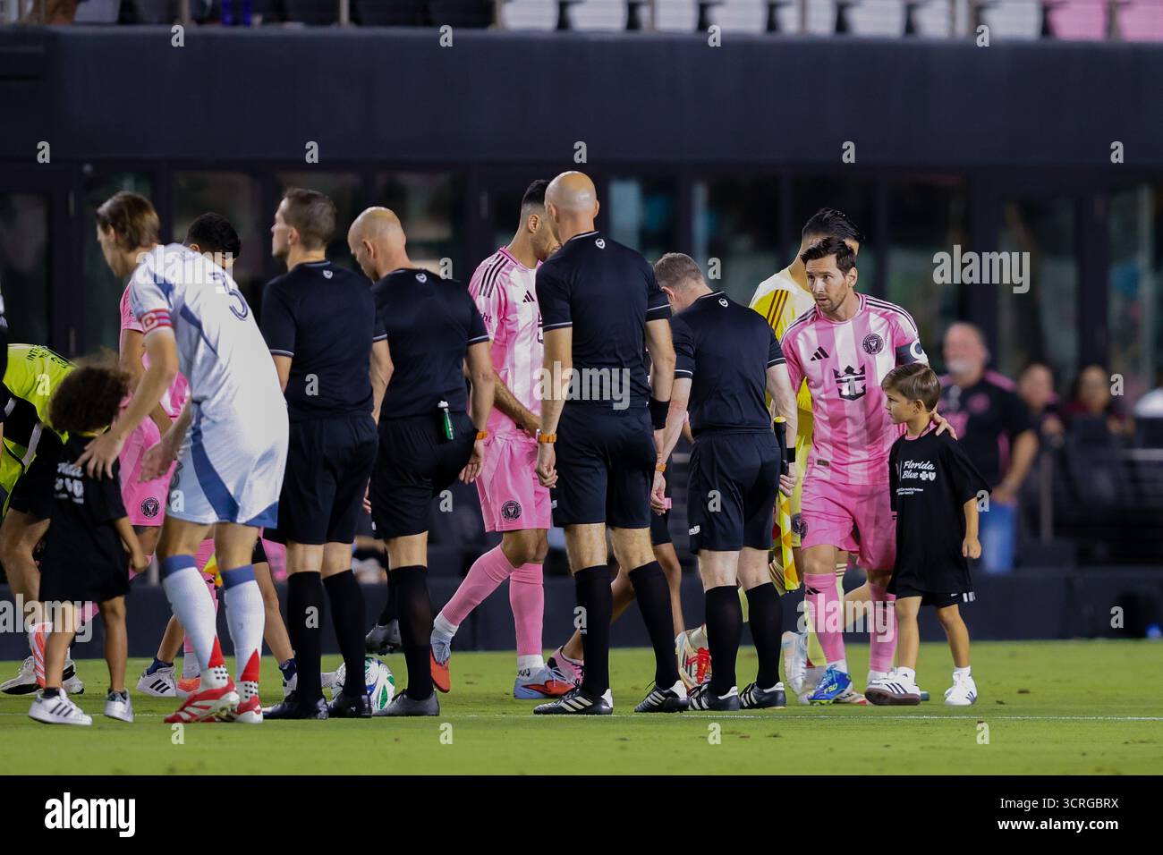 FT. LAUDERDALE, FL - SEPTEMBER 30: Lionel Messi #10 of Inter Miami CF ...