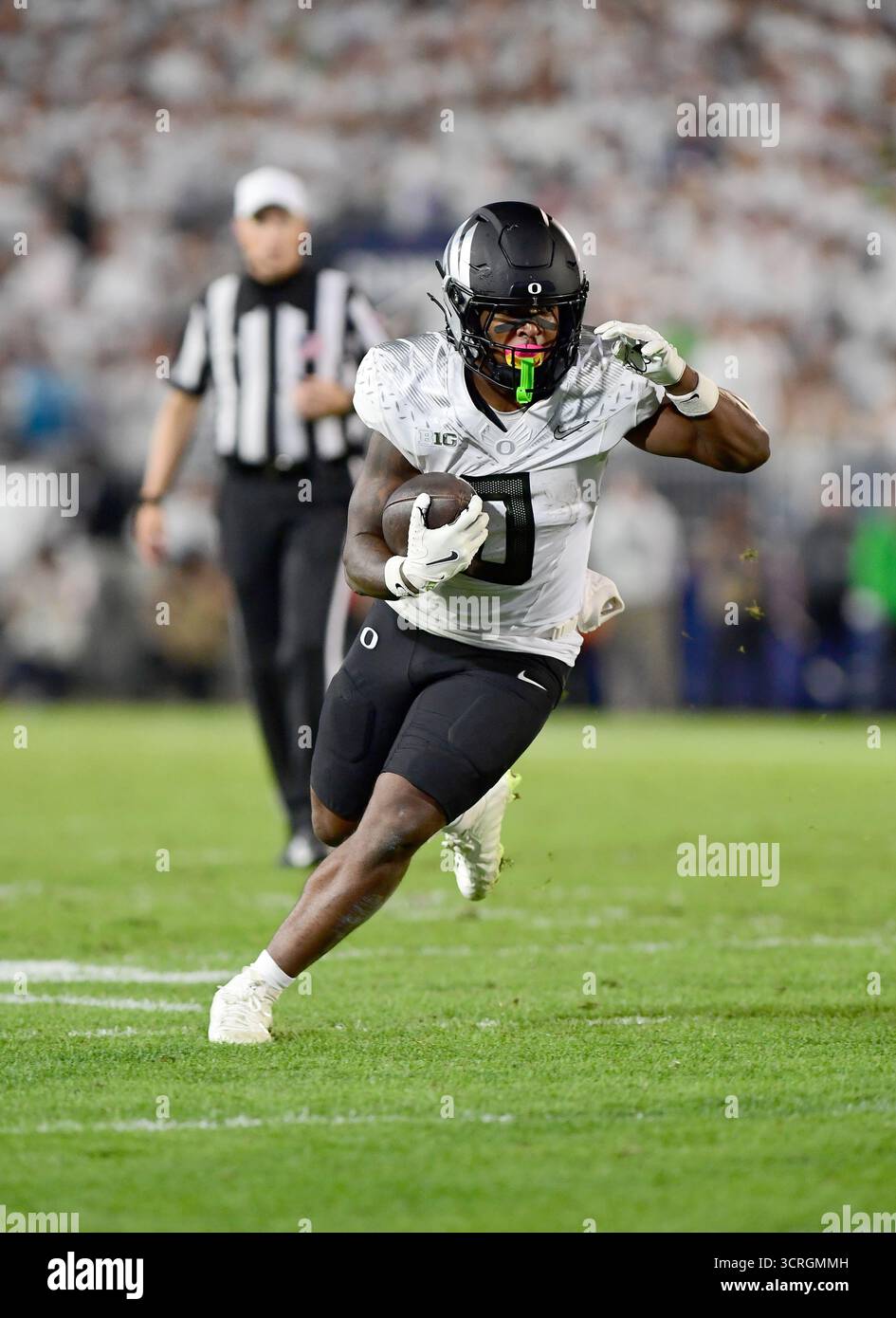 UNIVERSITY PARK, PA - SEPTEMBER 27: Oregon running back Jordon Davison ...