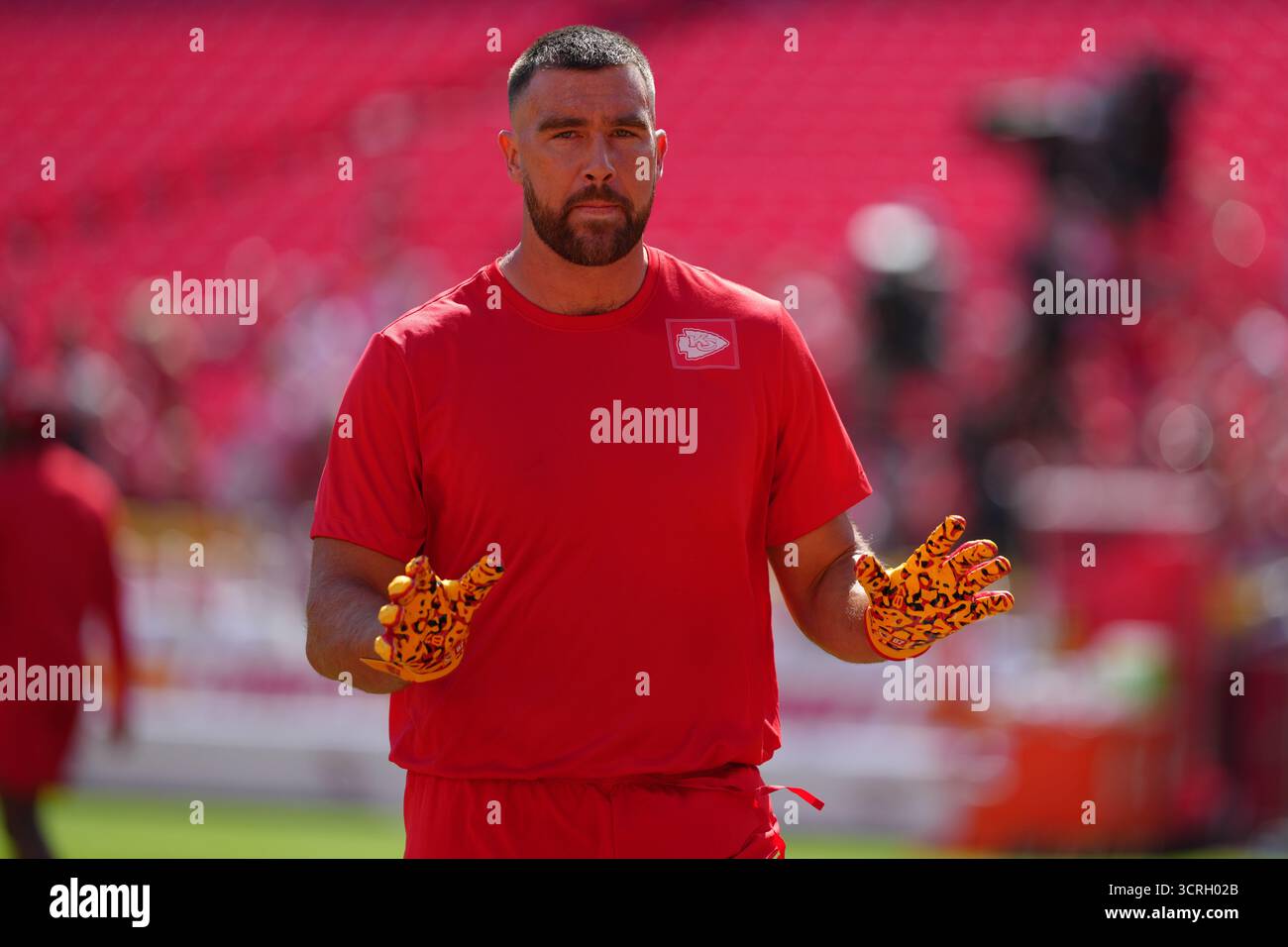 Kansas City Chiefs tight end Travis Kelce warms up prior to an NFL ...