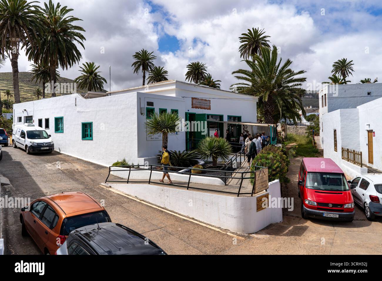 Square whitewashed green doors hi-res stock photography and images - Alamy