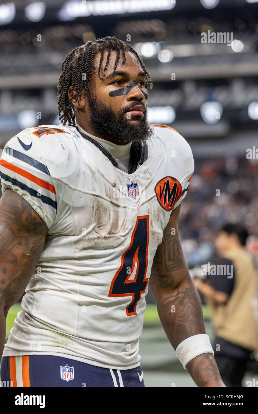 Chicago Bears running back D'Andre Swift (4) exits the field after the ...