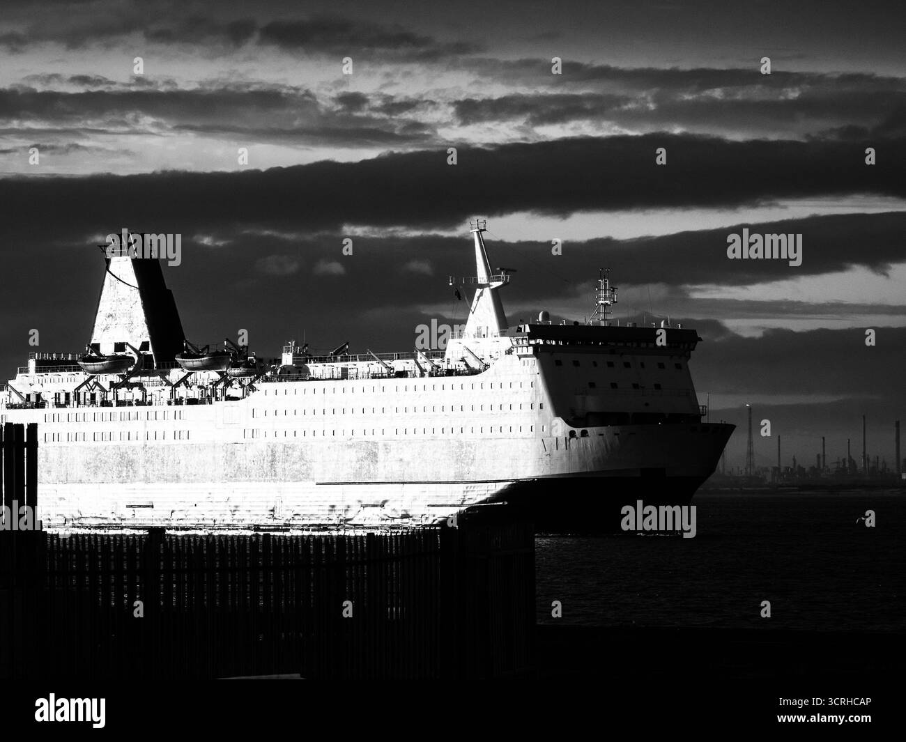 Maritime docking Black and White Stock Photos & Images - Alamy