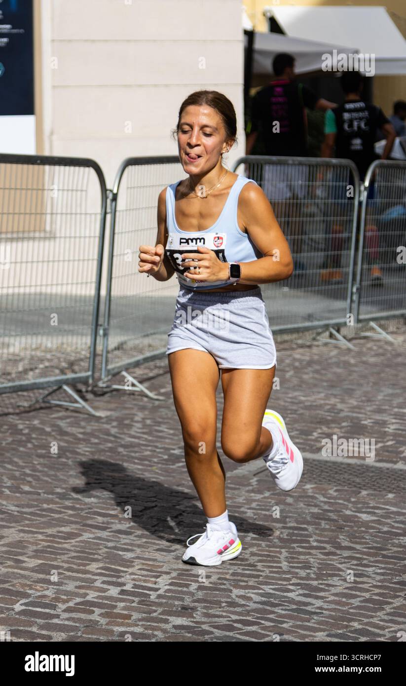 Woman competes in marathon hi-res stock photography and images - Alamy