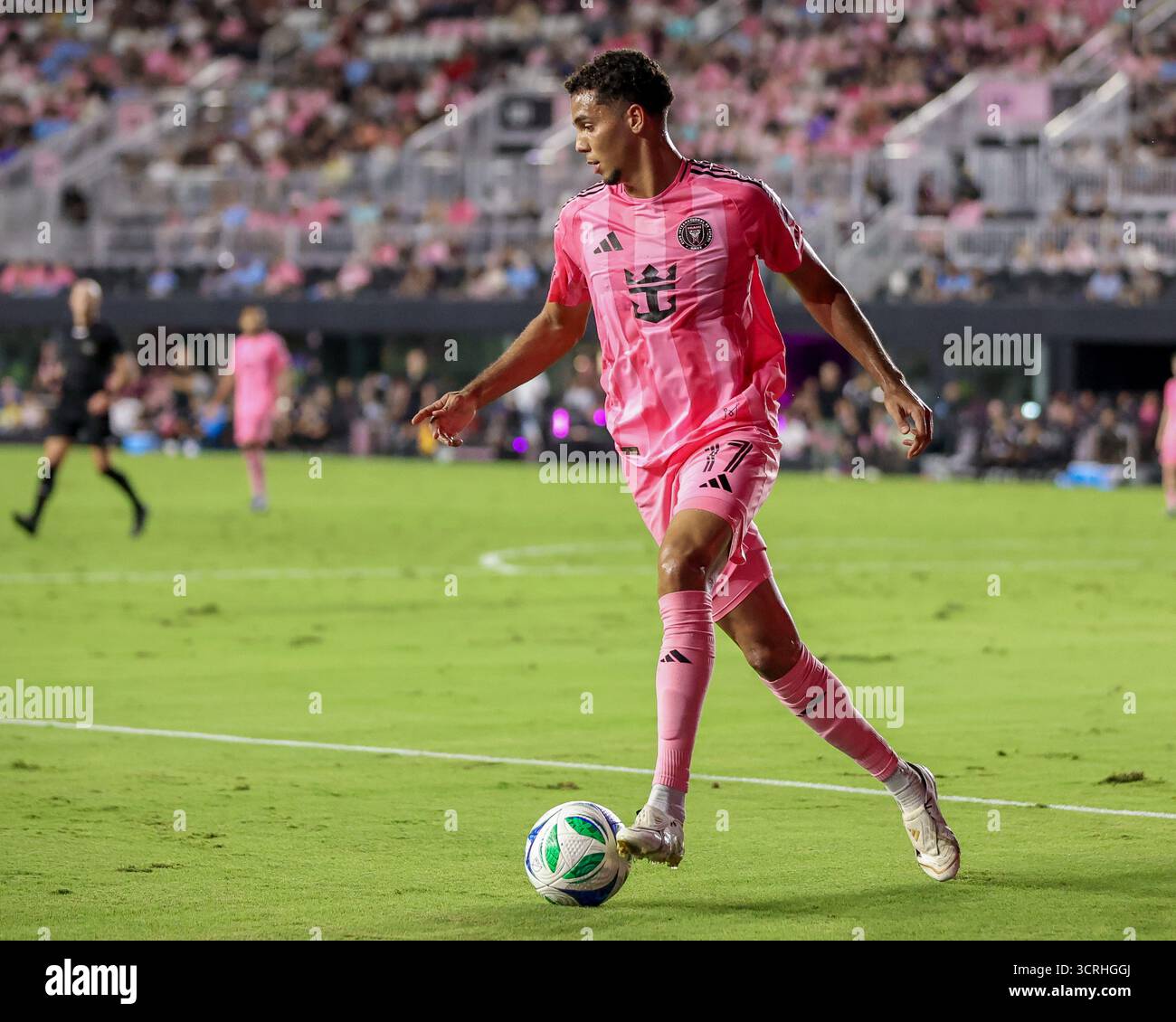 FT. LAUDERDALE, FL - SEPTEMBER 30: Ian Fray #17 of Inter Miami CF ...