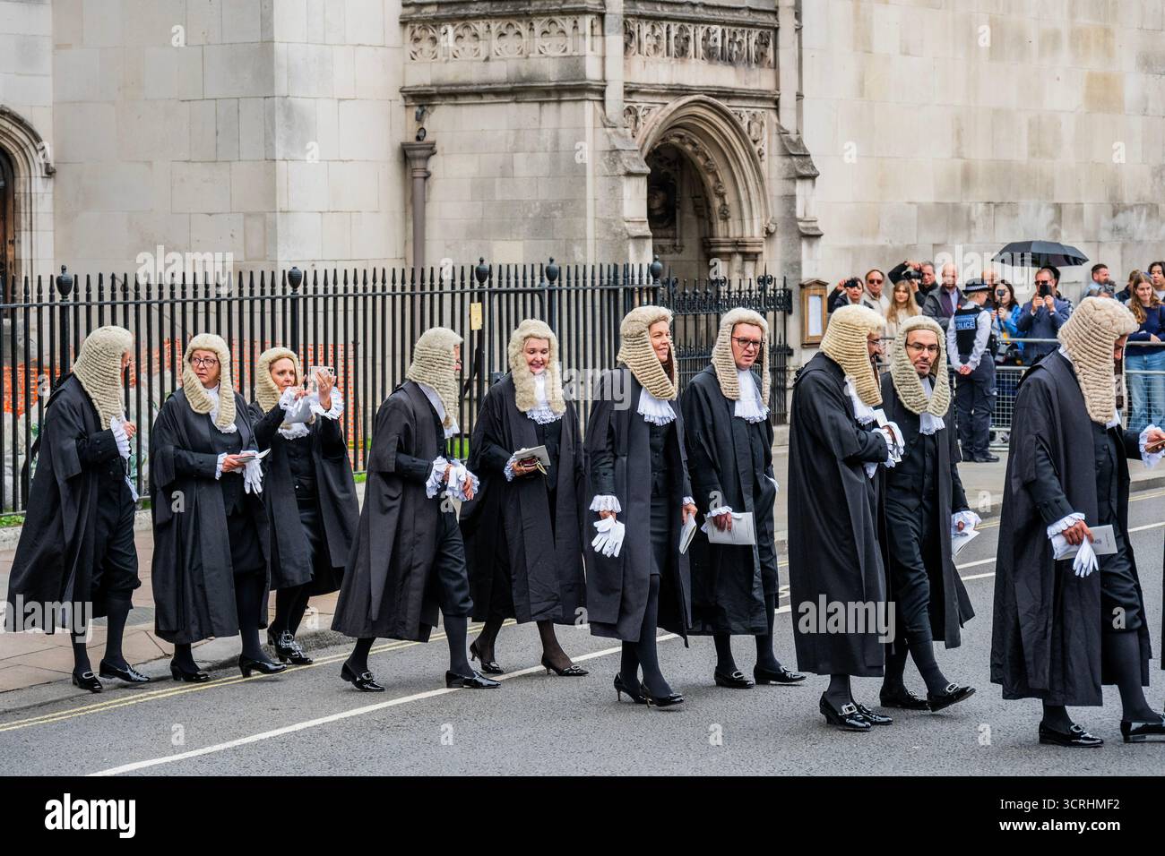 London, UK. 1st Oct, 2025. Despite intermittent rain most judges seemed ...
