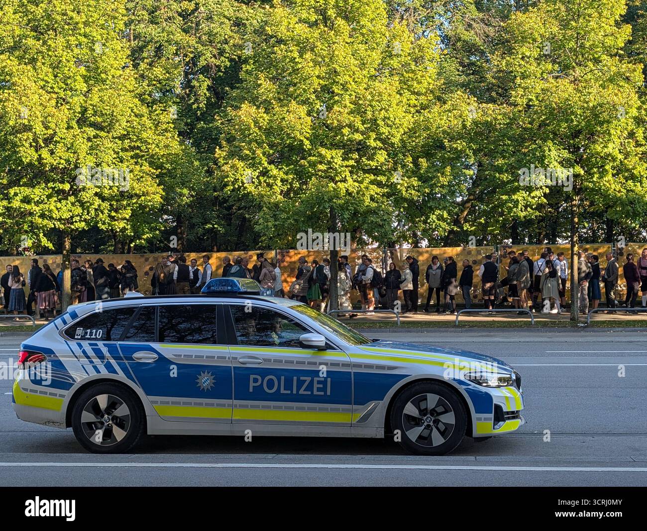 Munich, Germany. 01st Oct, 2025. Police and security forces monitor ...