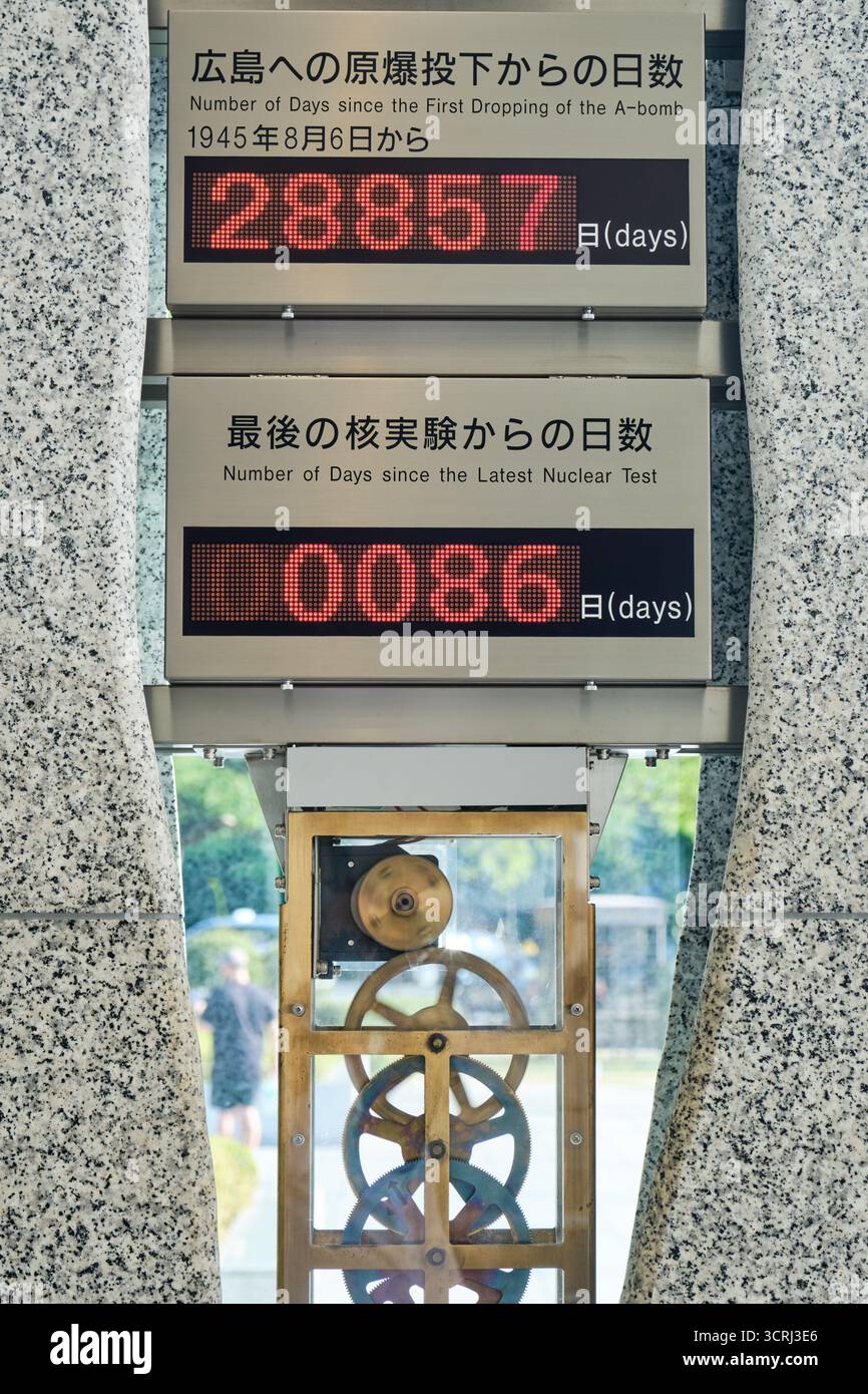 Wartime clock hi-res stock photography and images - Alamy