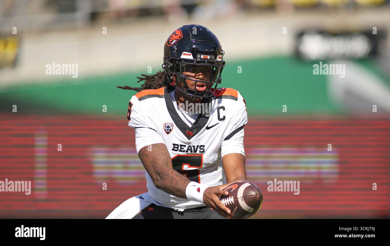 Oregon State quarterback Maalik Murphy (6) hands off the ball during ...