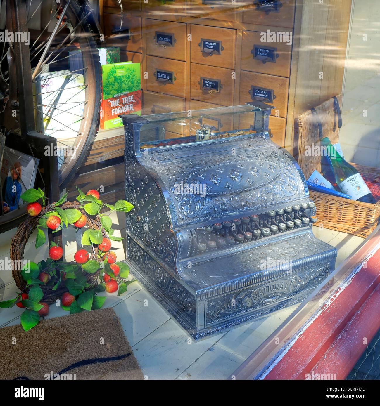 Old pre-decimal shop cash register, Gwalia Stores, St Fagan's National ...