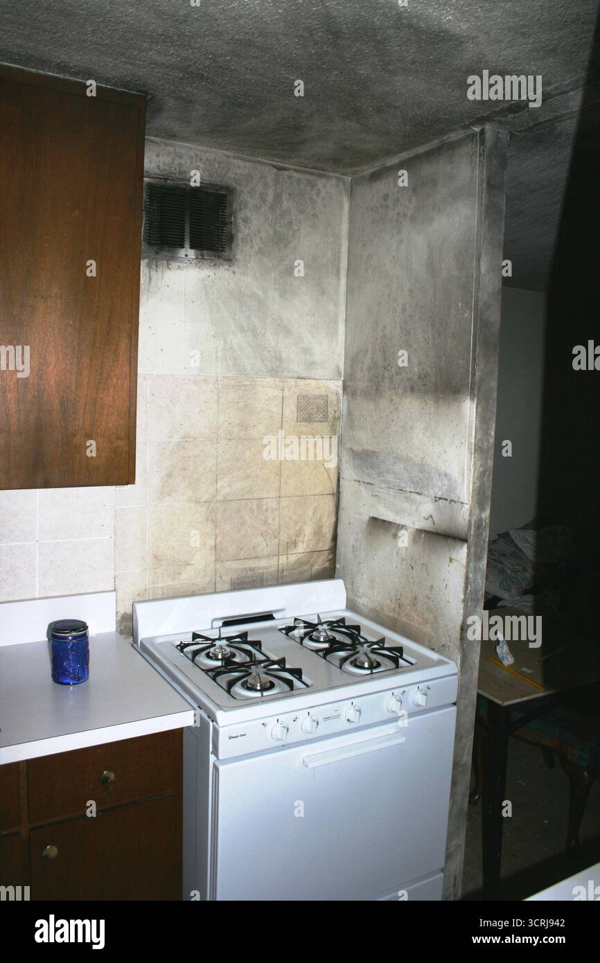 Explosion apartment hi-res stock photography and images - Alamy
