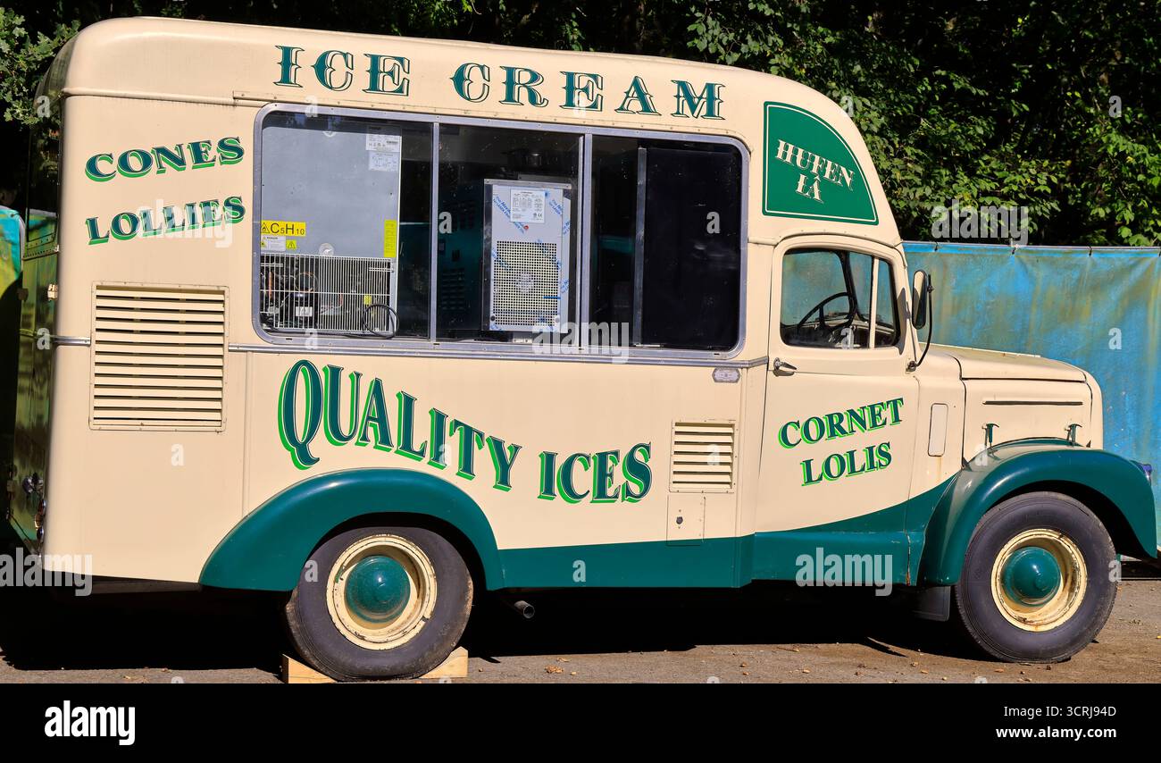 Morris vans van hi-res stock photography and images - Alamy