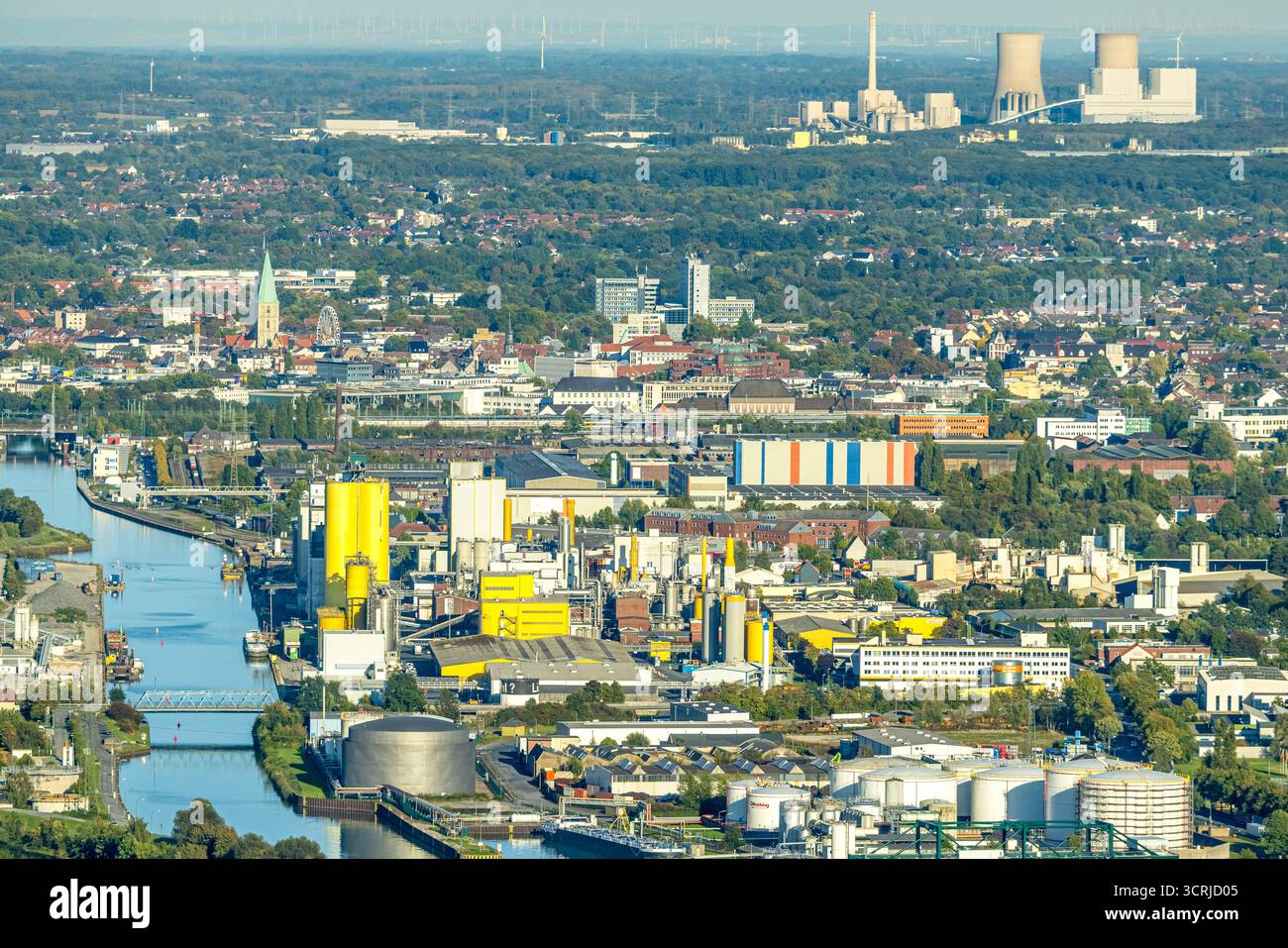 Luftbild, Hafen mit Voestalpine Boeler und Blick zur City mit evang ...