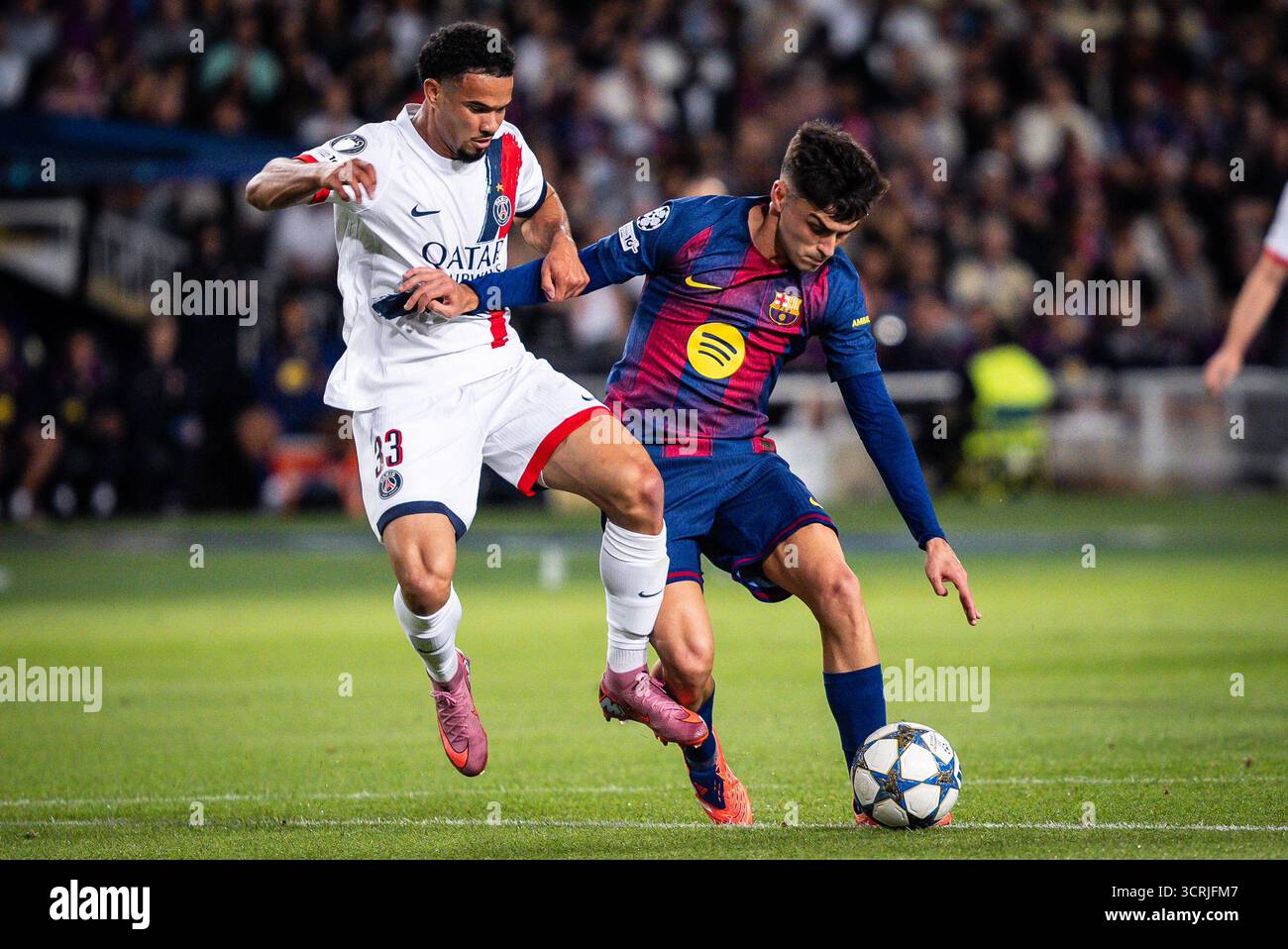 Warren ZAIRE-EMERY of PSG and Pedro GONZALEZ LOPEZ (Pedri) of Barcelona ...