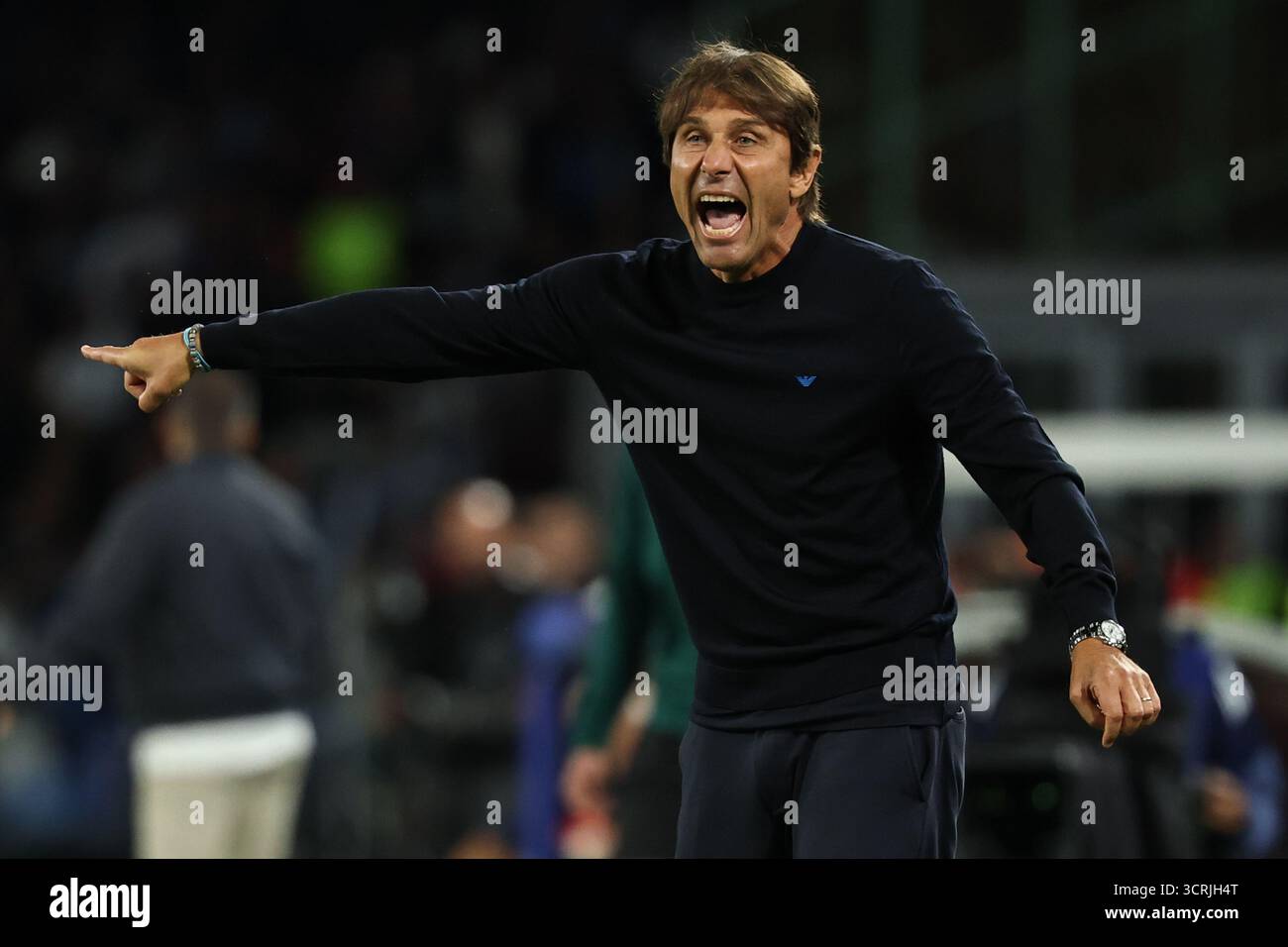 oli's head coach Antonio Conte directs his players against Sporting ...