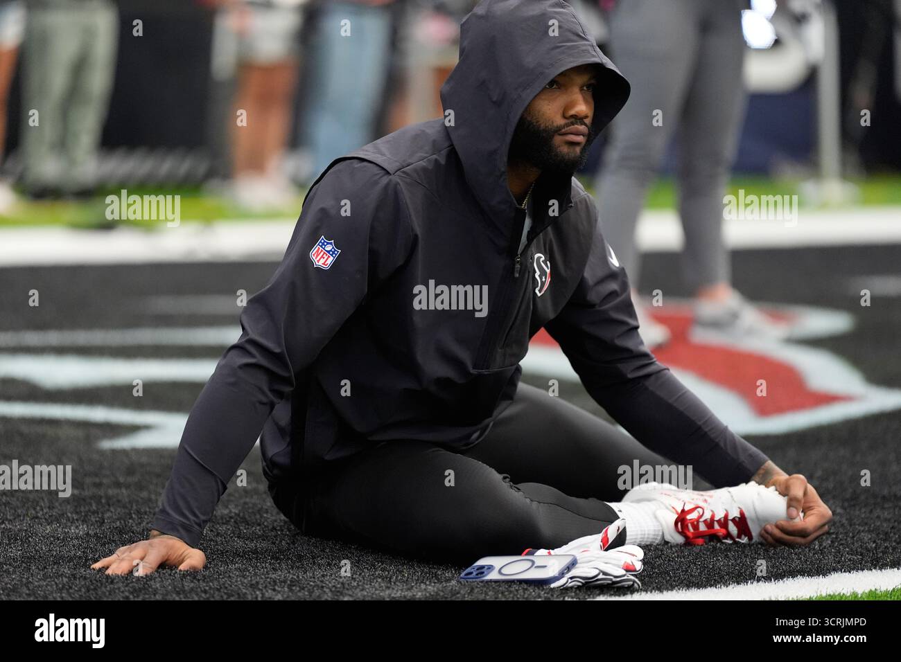 Houston Texans wide receiver Nico Collins warms up before an NFL ...