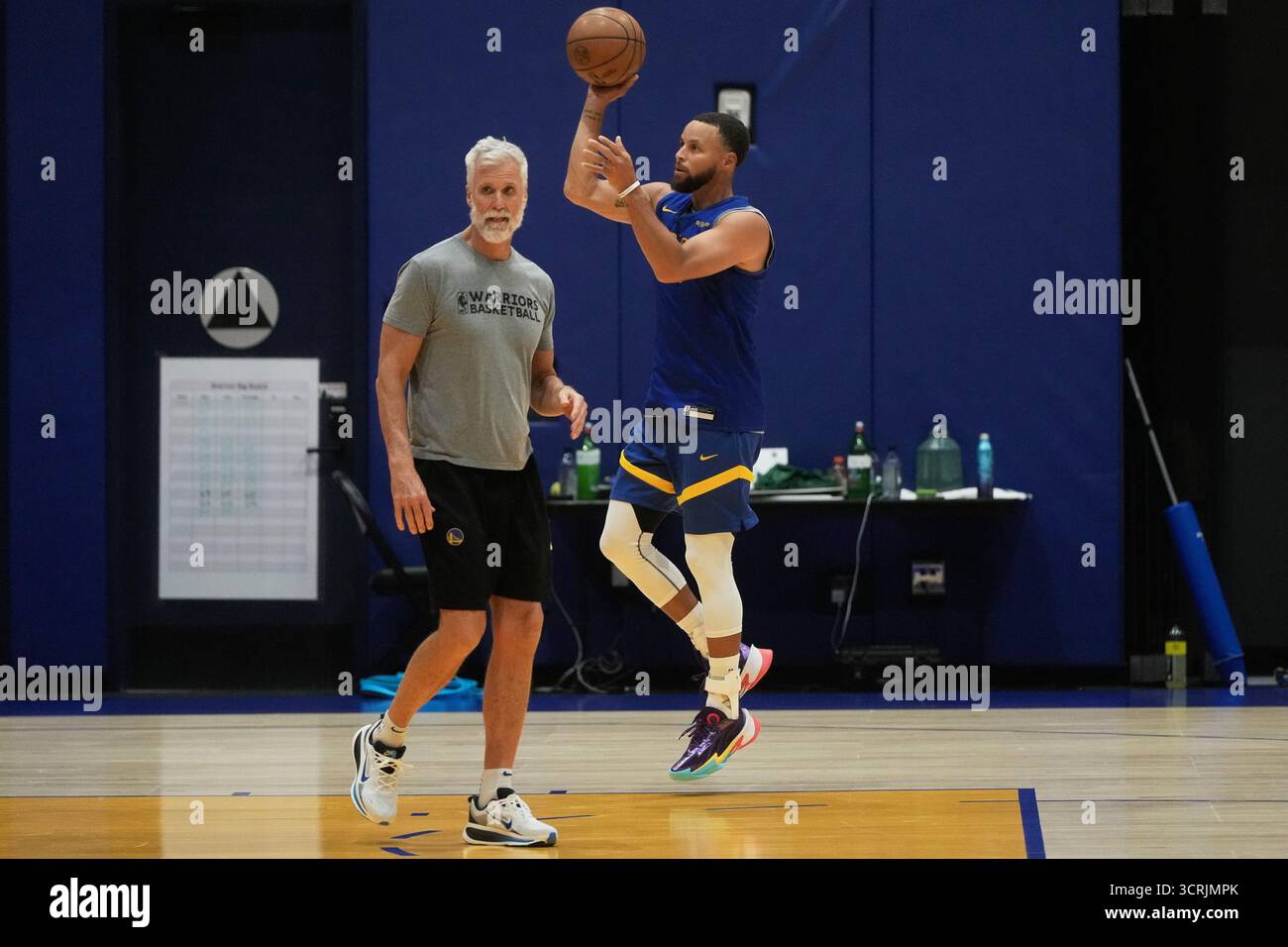 Golden State Warriors guard Stephen Curry, right, practices next to ...