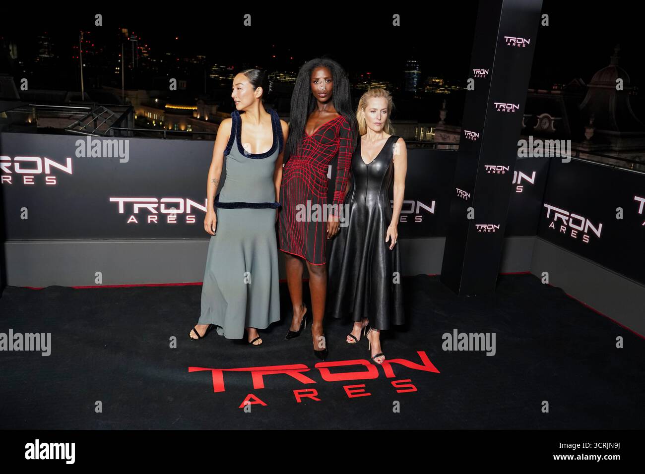 Greta Lee, Jodie Turner-Smith and Gillian Anderson pose for ...