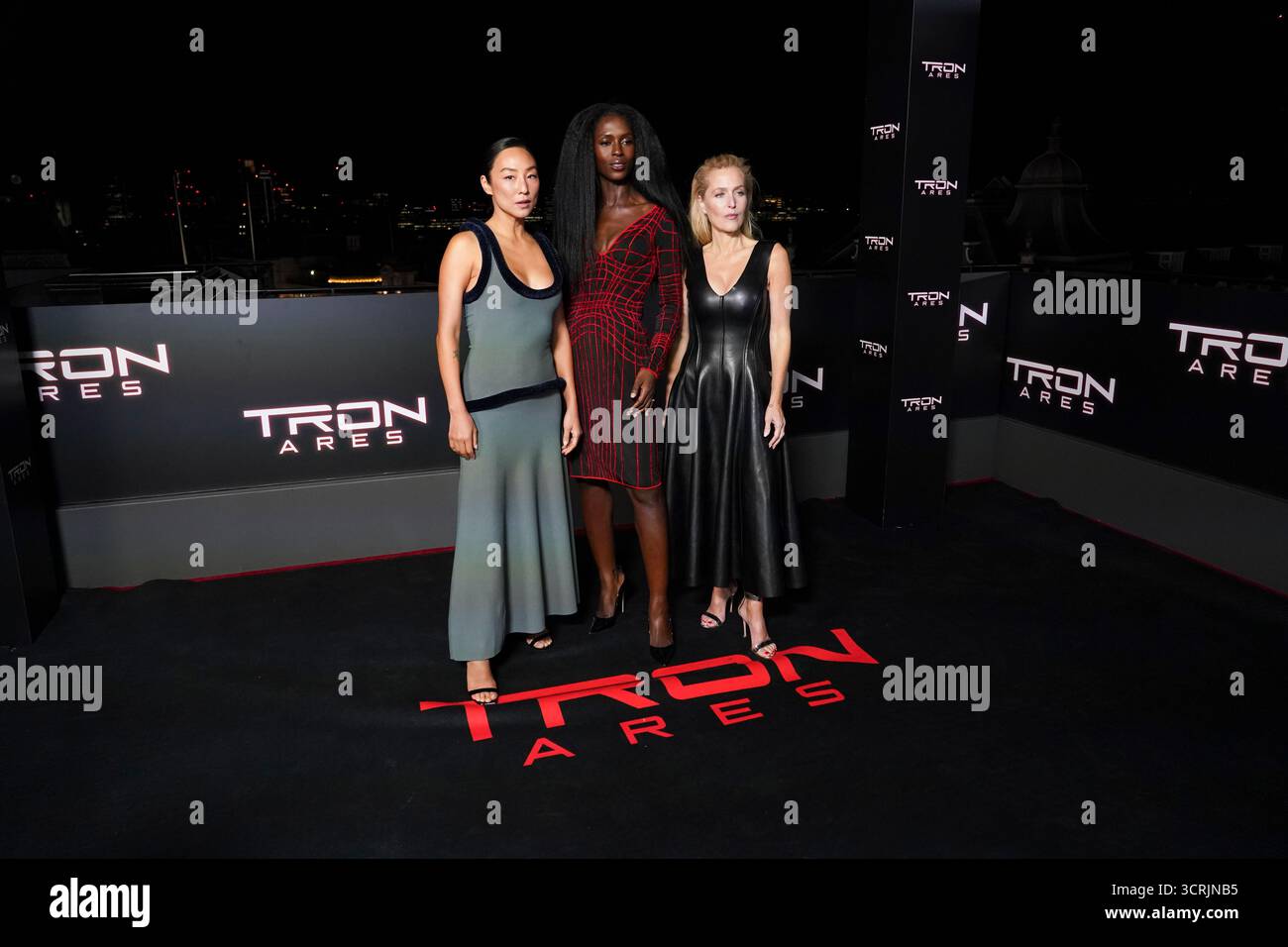 Greta Lee, Jodie Turner-Smith and Gillian Anderson pose for ...